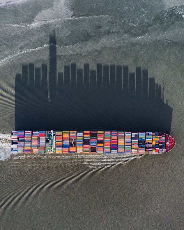 [50/50] Beautiful photo of shipping containers on a boat | Man crushed by a shipping container ...