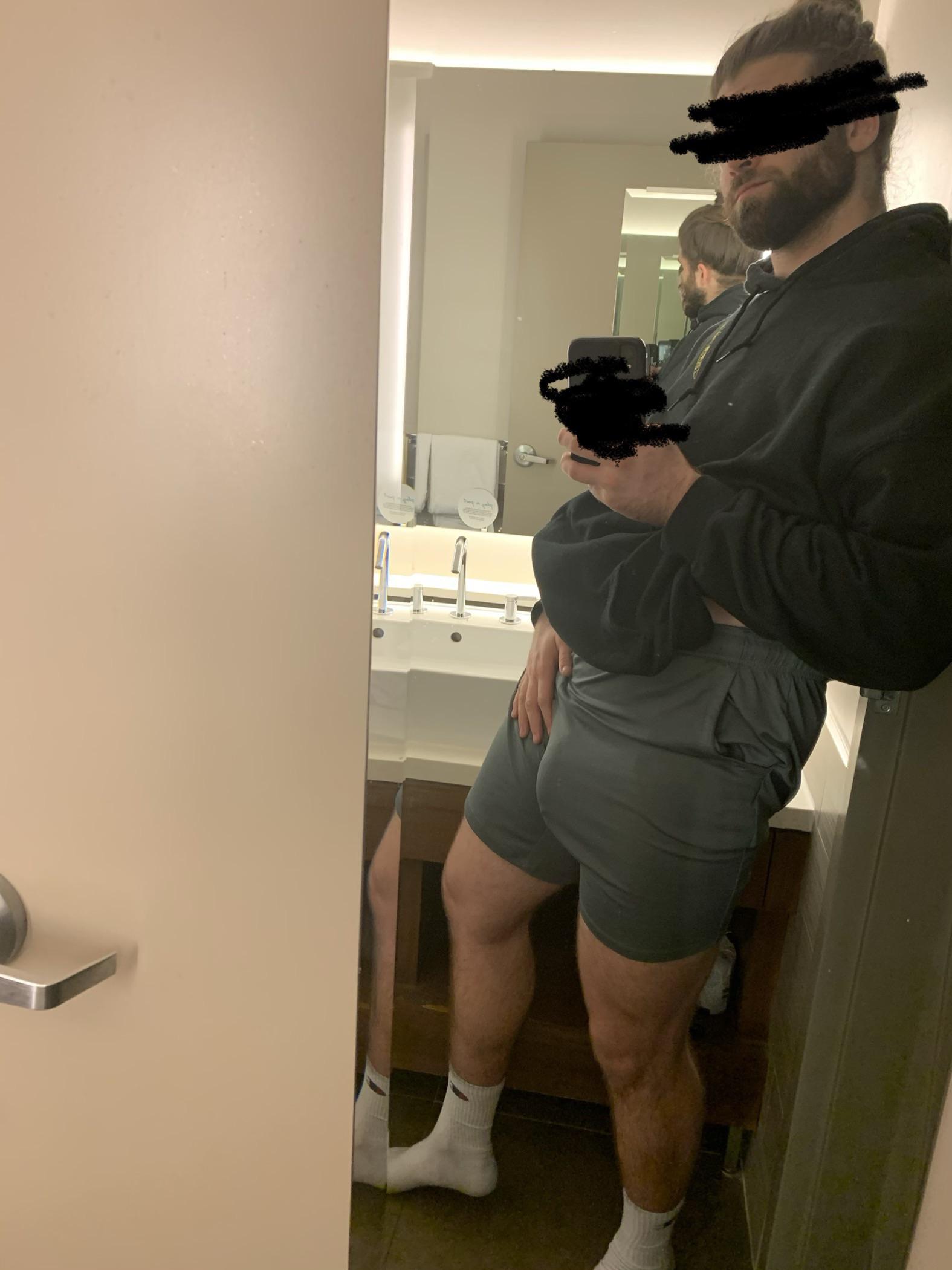 6’4”, thick legs, thick bulge. (100% soft.) | Scrolller