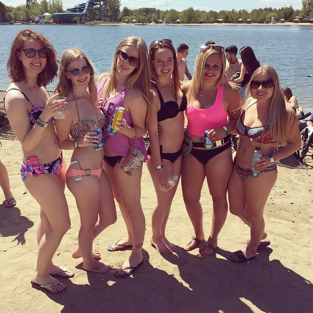 [6] cuties at the beach | Scrolller