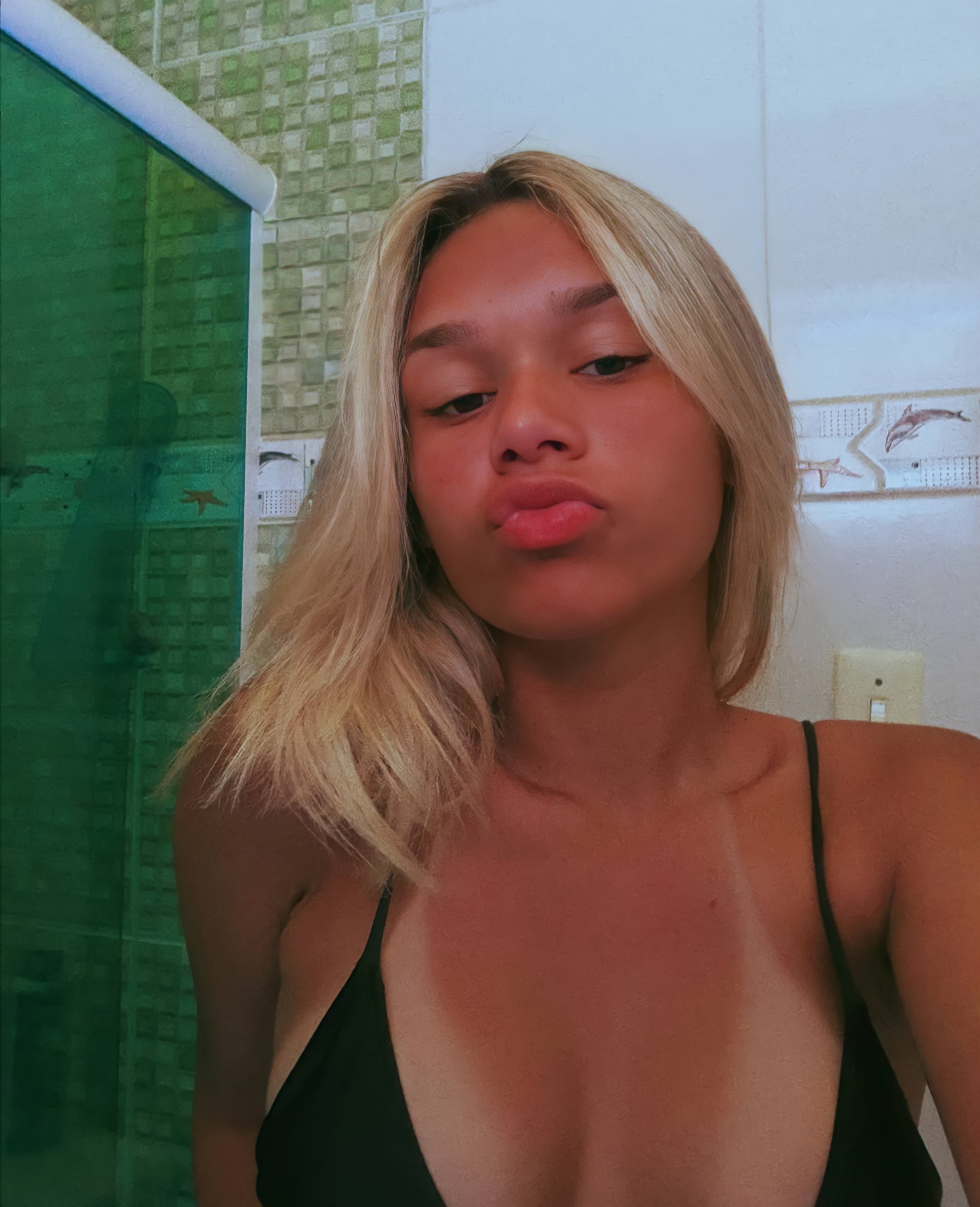 A bit tanned 😜 | Scrolller