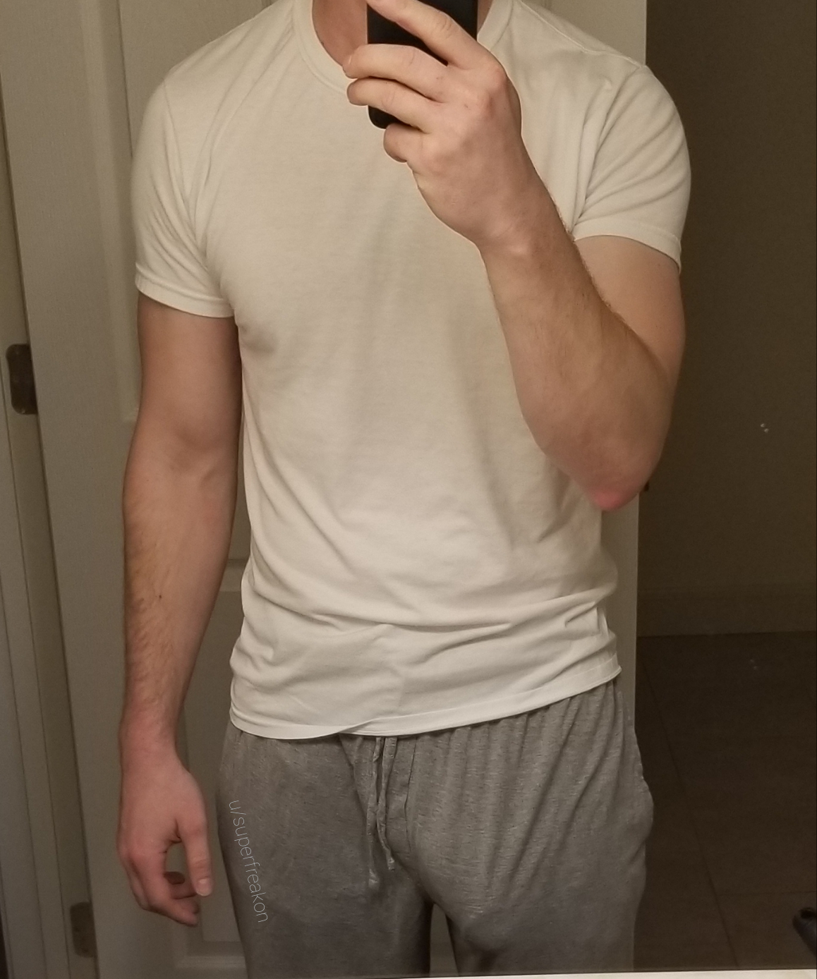 A bulge before bedtime | Scrolller