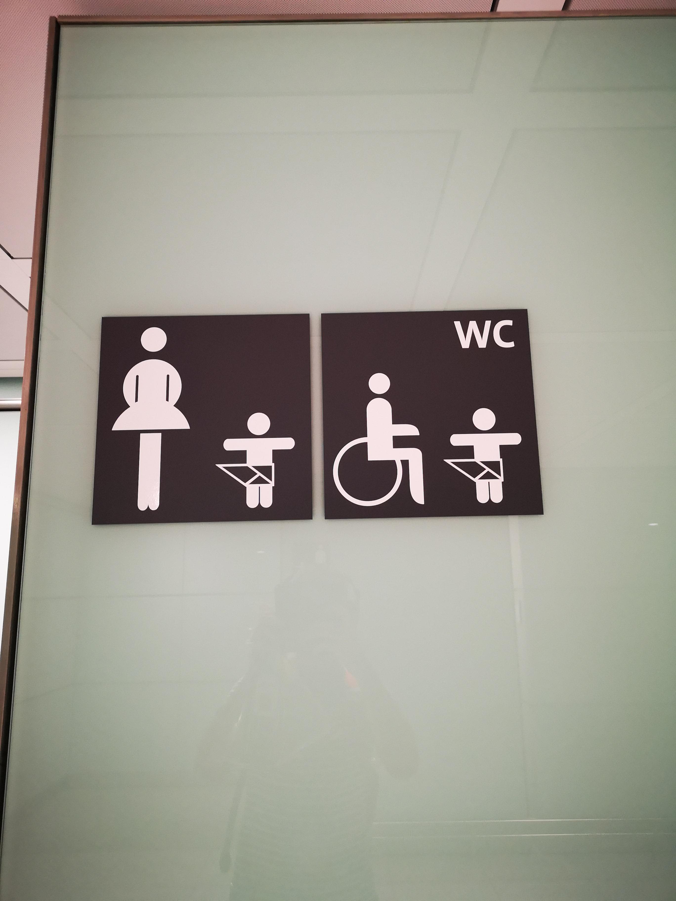 A child with origami underwear turns women into wheelchair users? Please explain | Scrolller