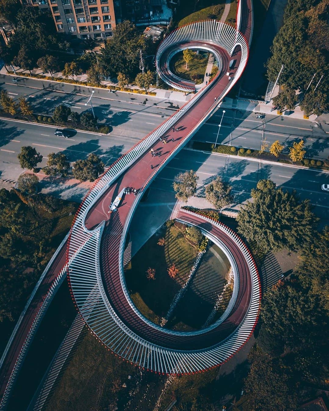 A cooler pedestrian bridge | Scrolller