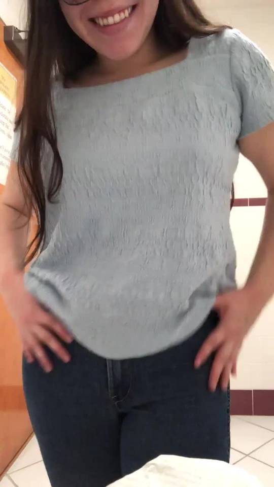 A [f]ailed attempt at modesty | Scrolller