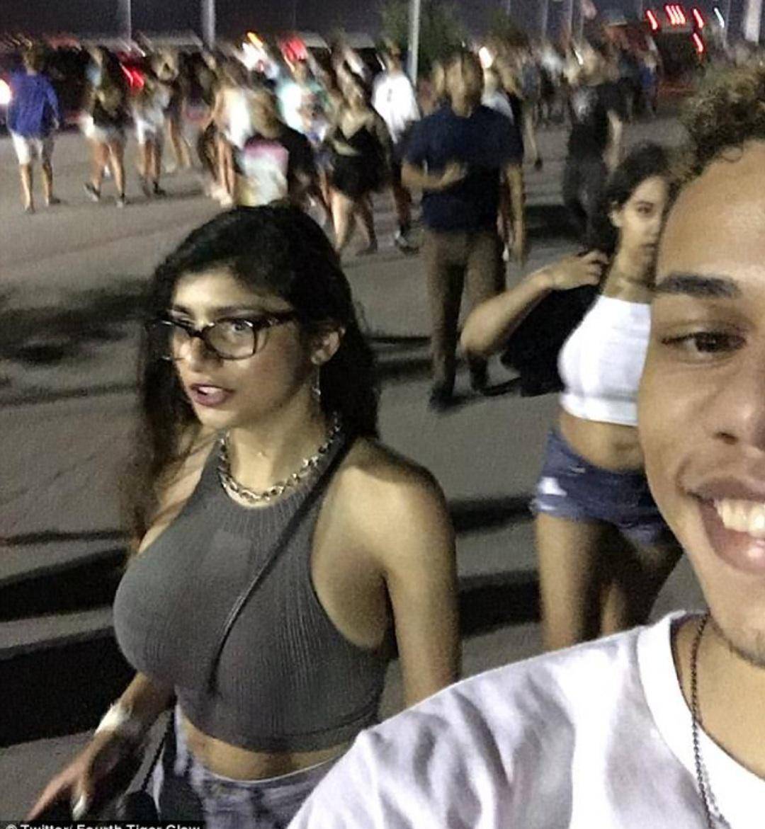 A fan creepshot mia-khalifa 😱 | Scrolller