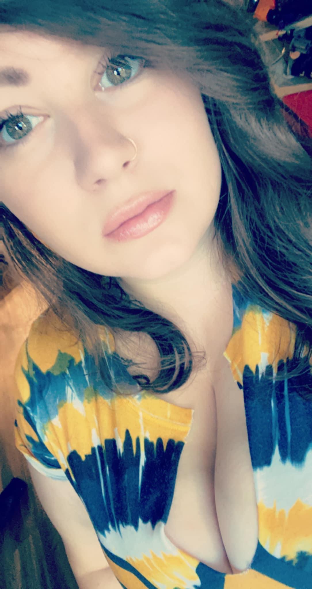 A little cleav-y today. | Scrolller