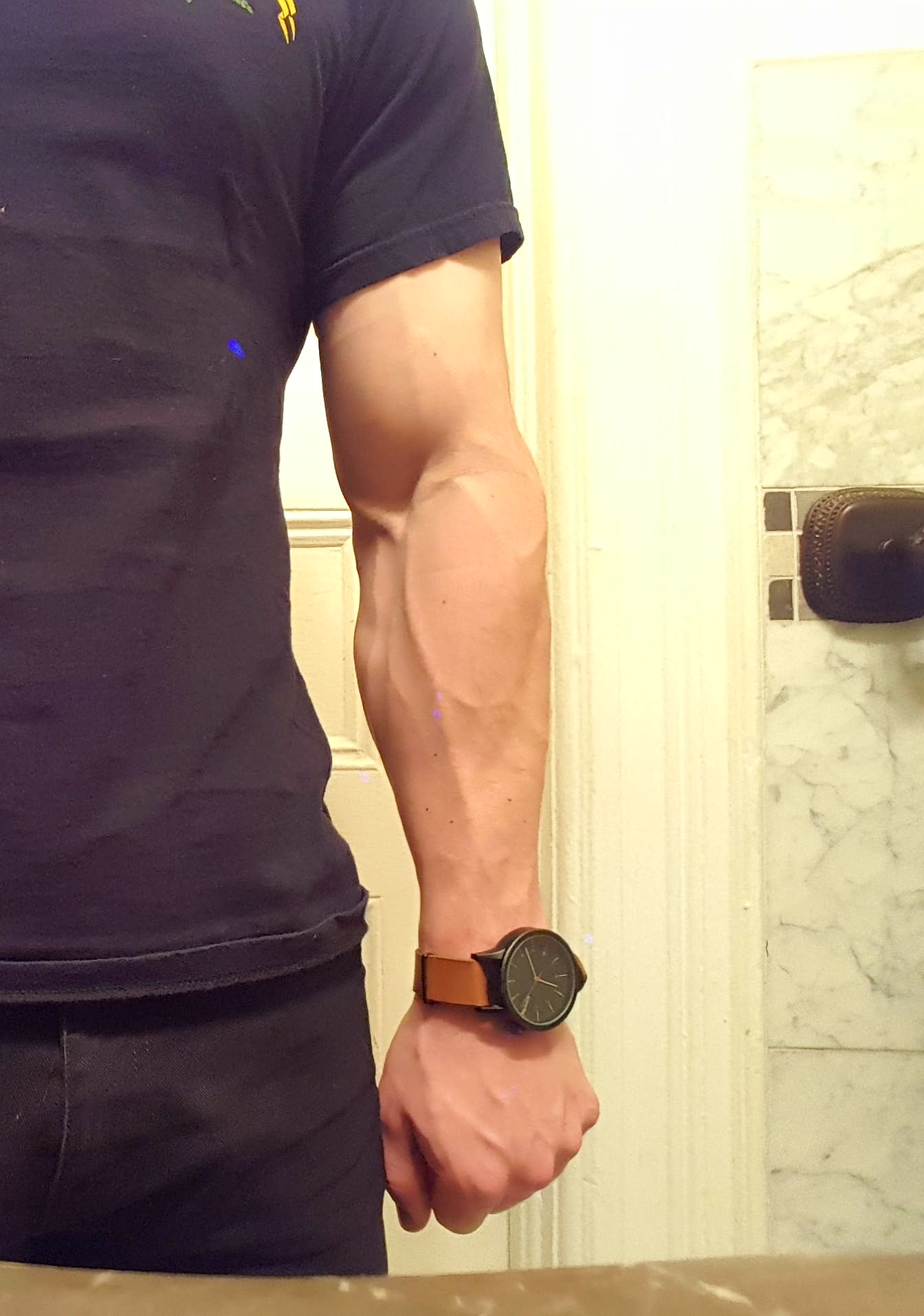 A little left forearm exposé | Scrolller