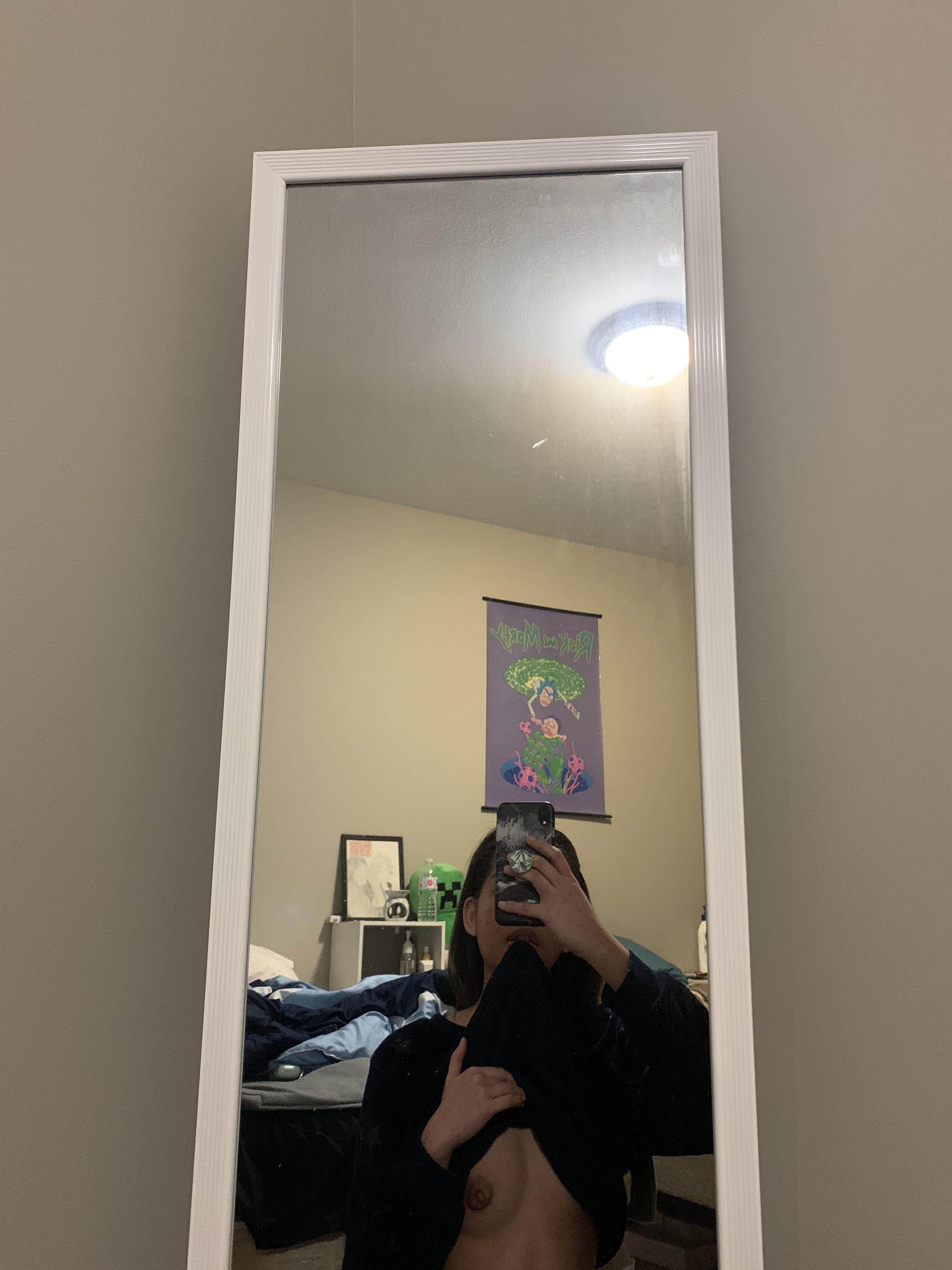 A little peak 😉 all love for all asian queens here 🤍 | Scrolller