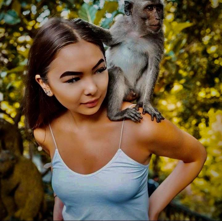 A little see through | Scrolller