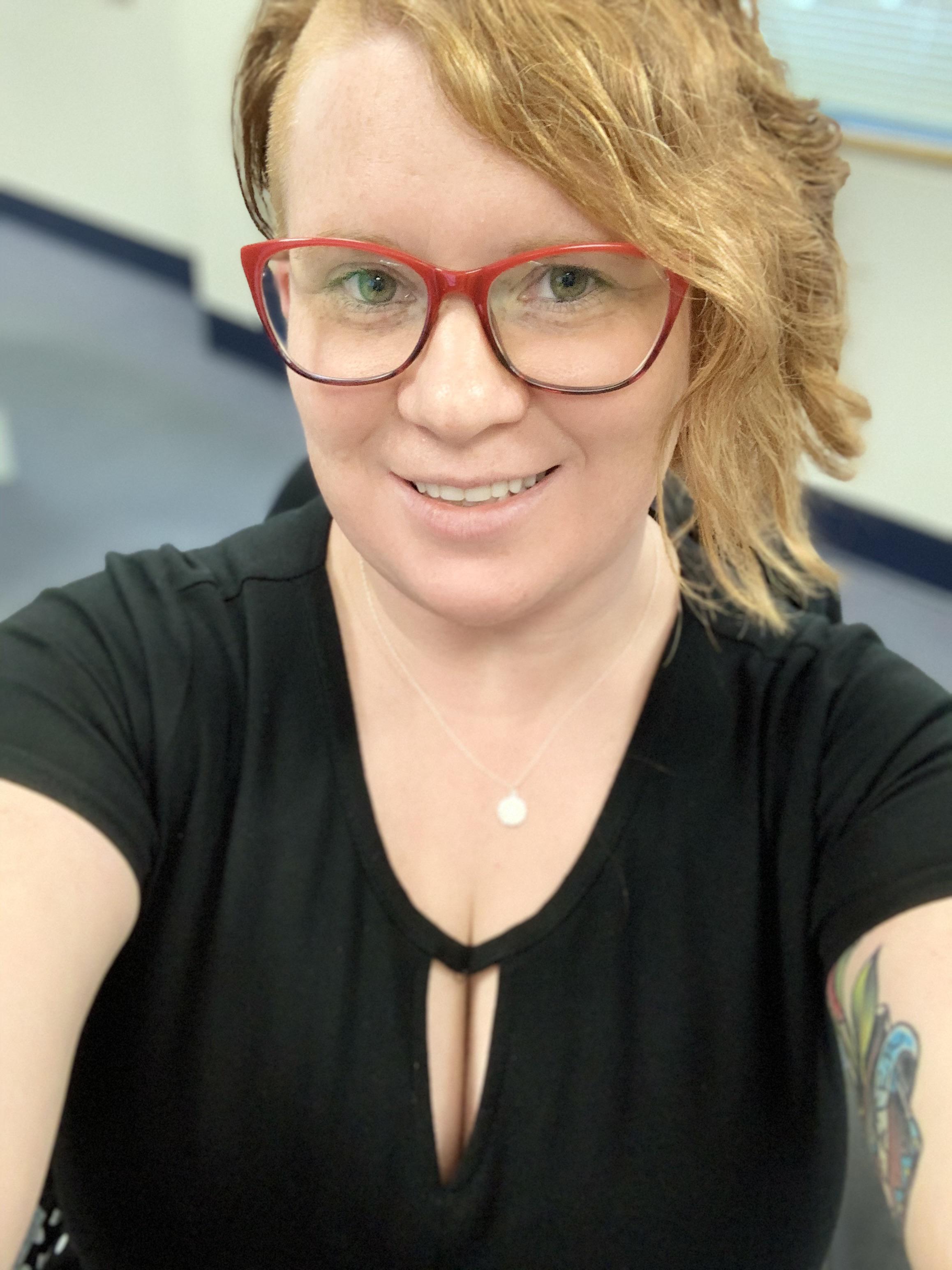 A little work cleavage | Scrolller