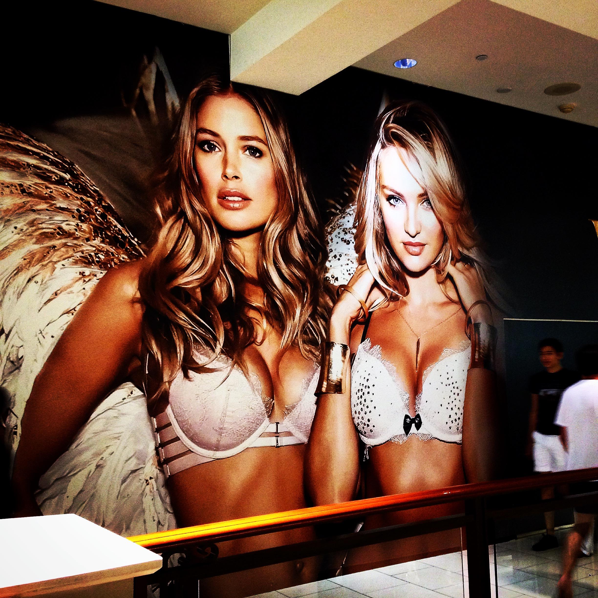 A mural of Doutzen Kroes x Candice Swanepoel at my local mall. | Scrolller