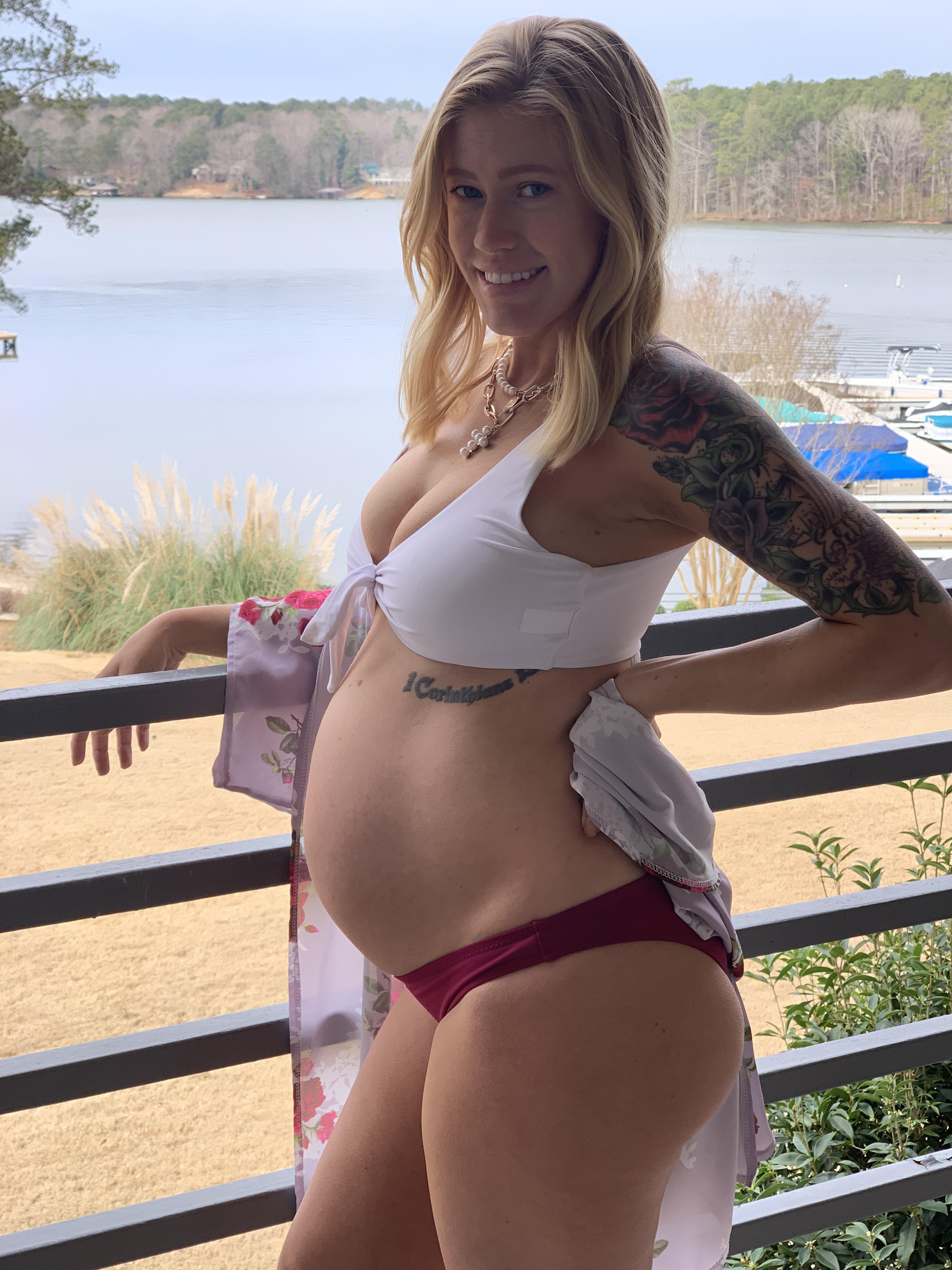 A naughty little vacay before the babay | Scrolller