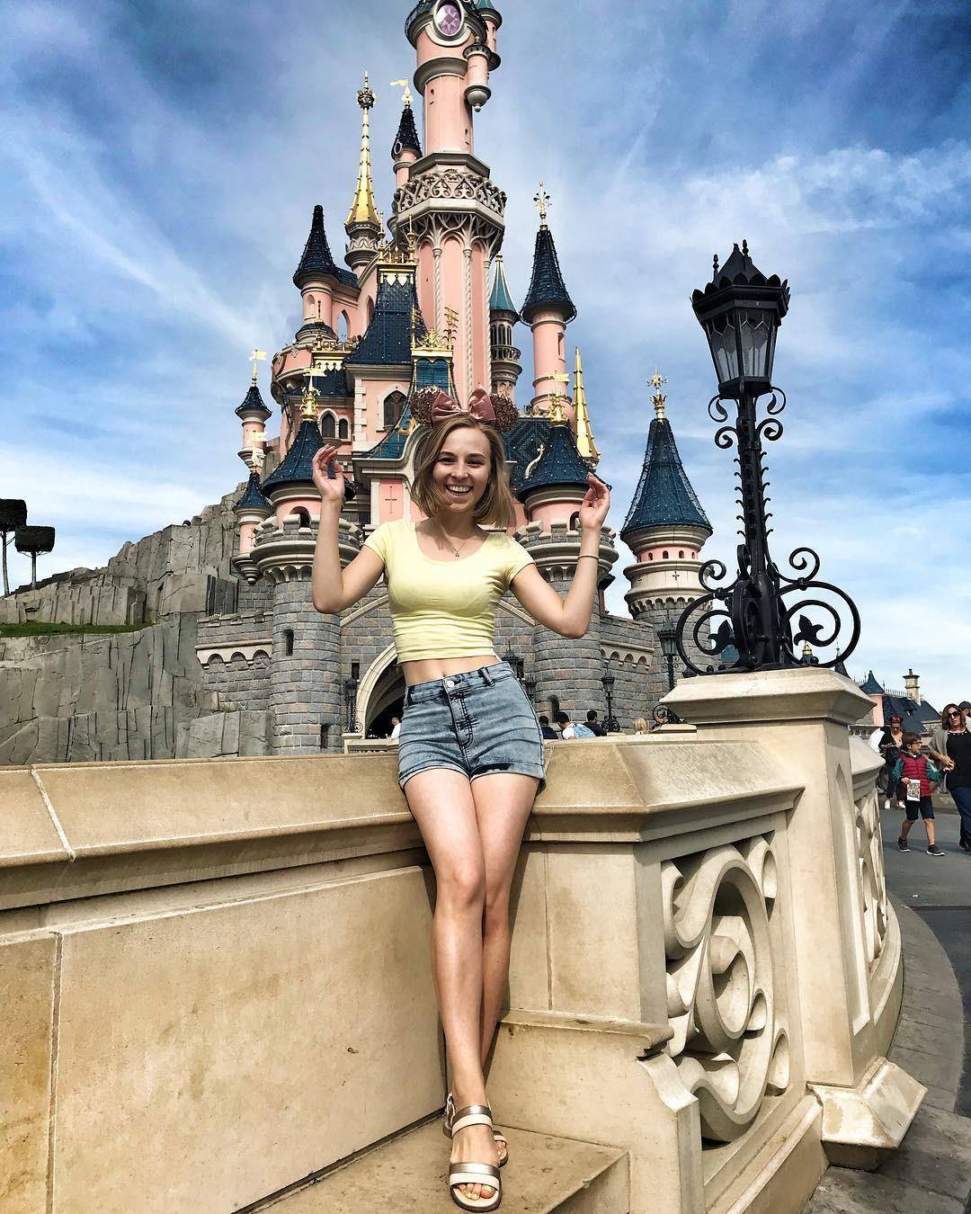 A princess and her castle | Scrolller