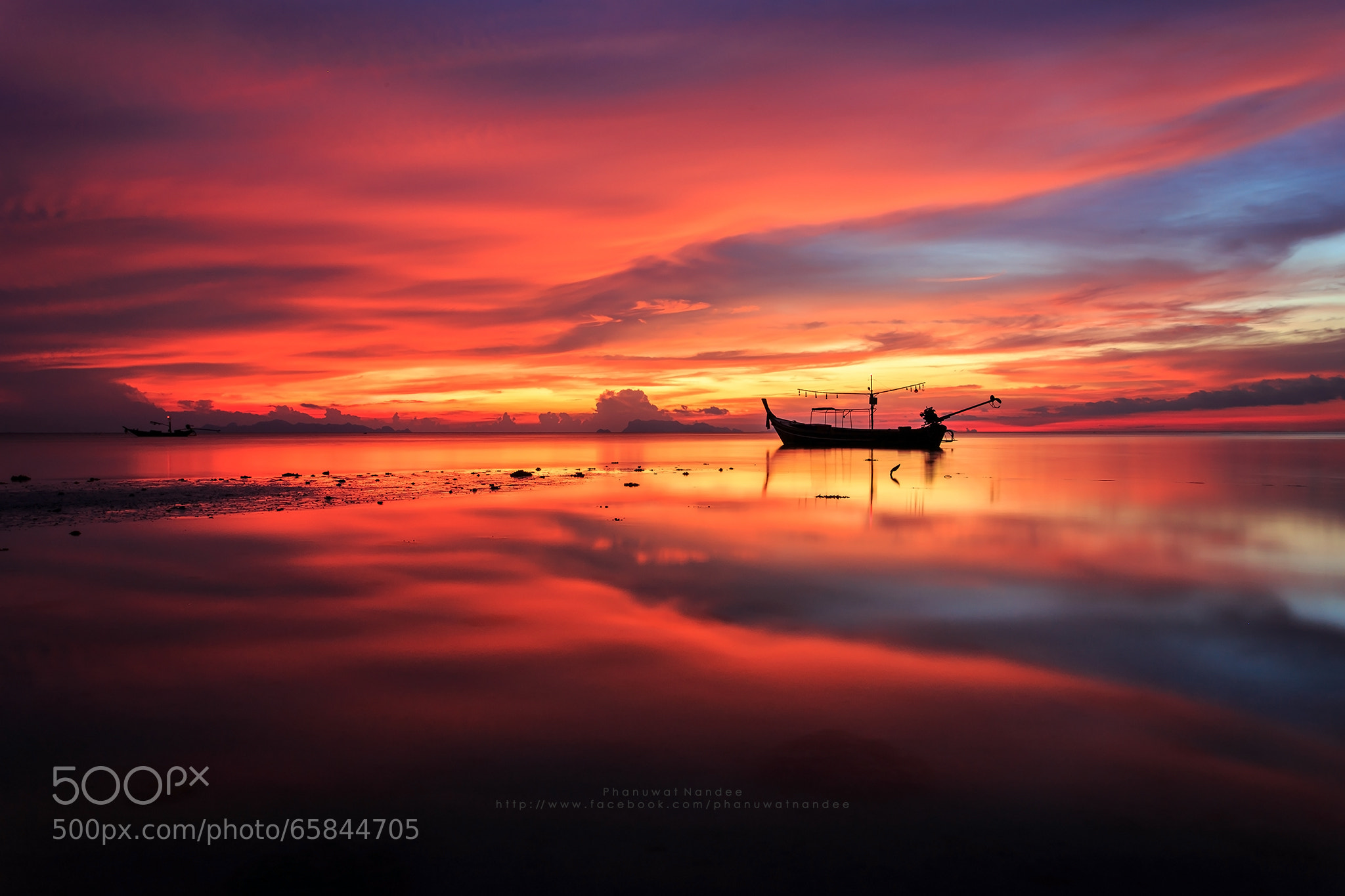 A reflection of sunset in Thailand. [2048 x 1365] | Scrolller
