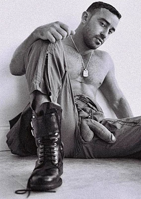 A relaxed soldier | Scrolller