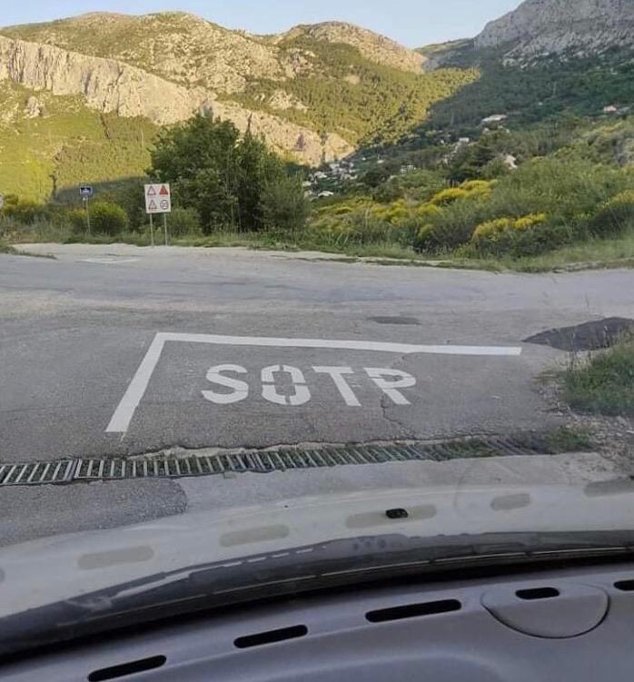 A sotp lane, I wonder how self-driving cars will treat this | Scrolller