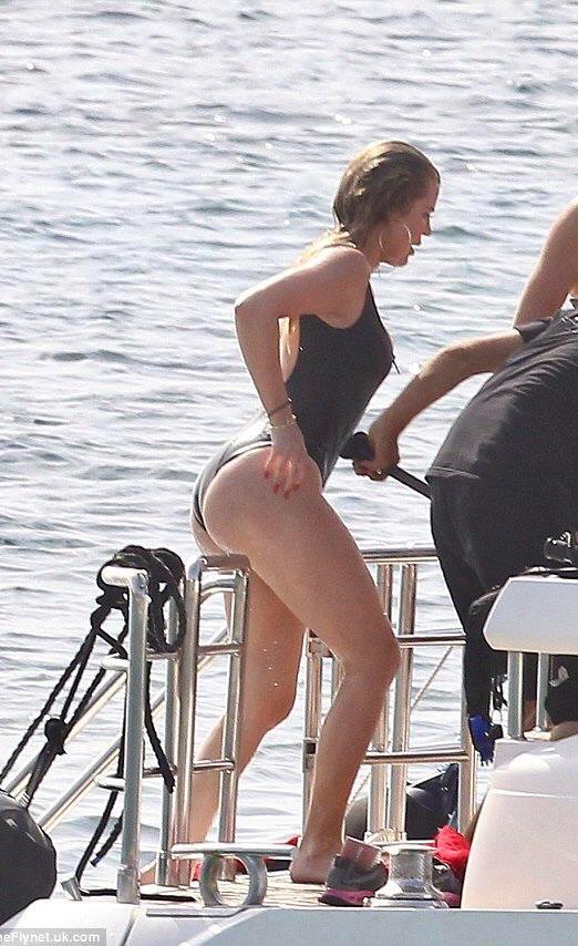 A Wet Wagon | Scrolller