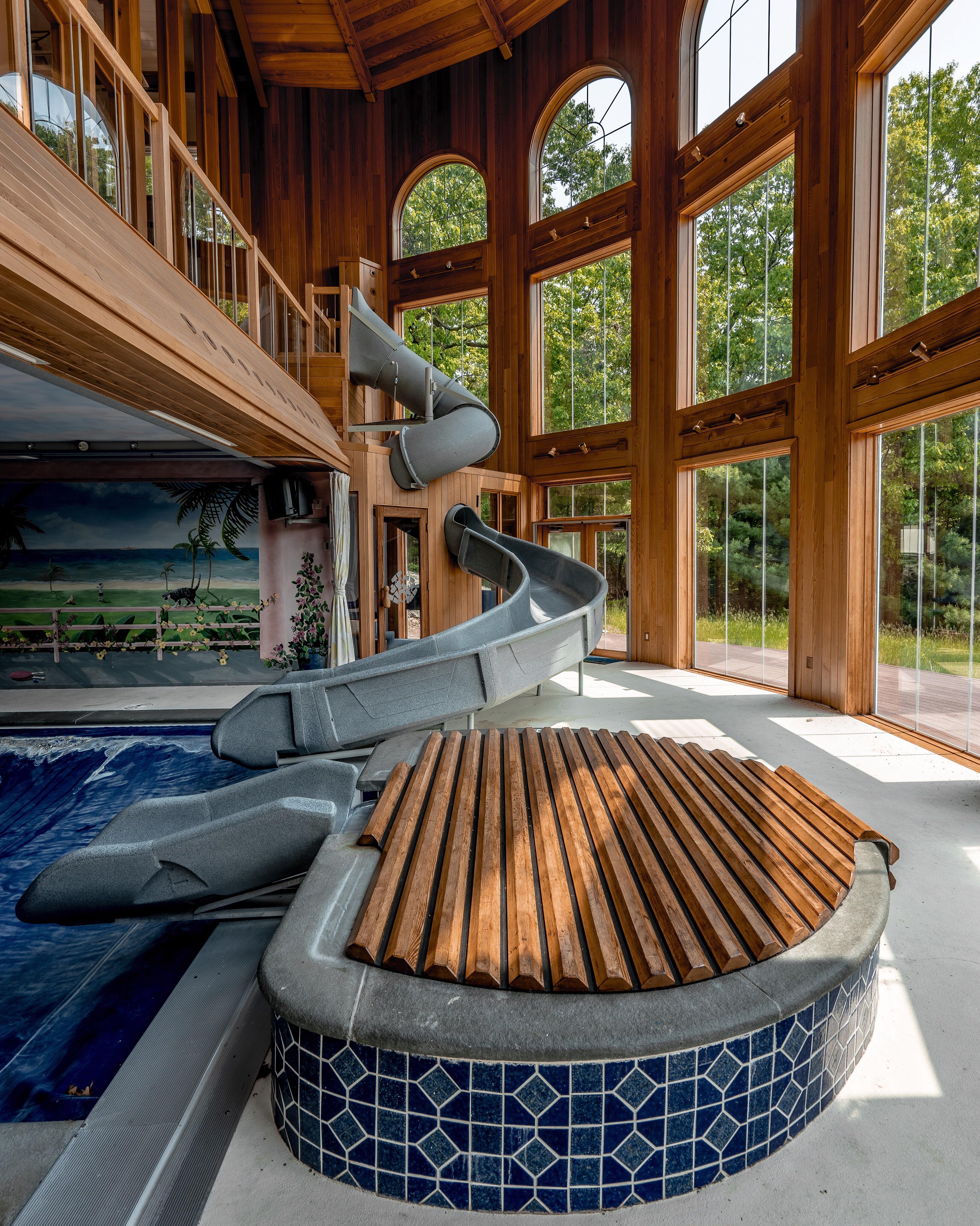 Abandoned Mansion, place was crazy. | Scrolller