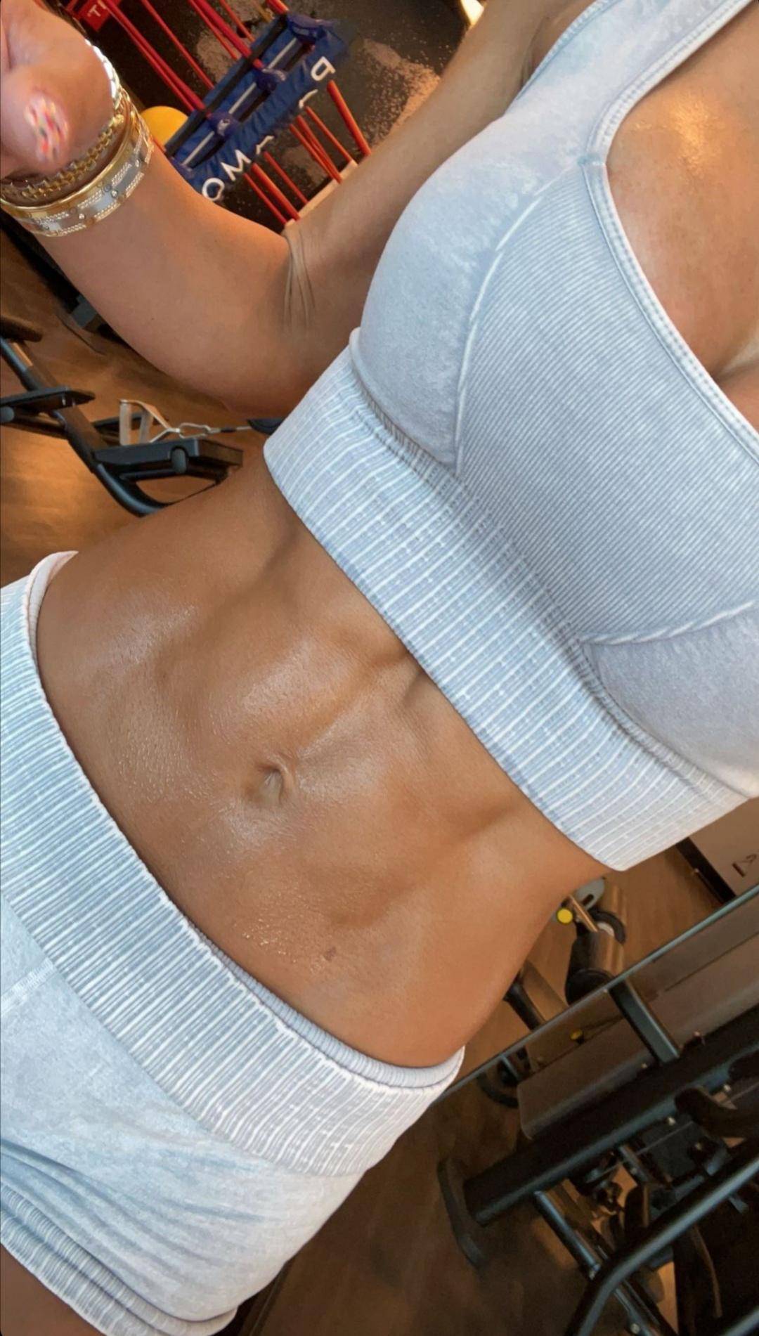 Abs 🔥 Scrolller