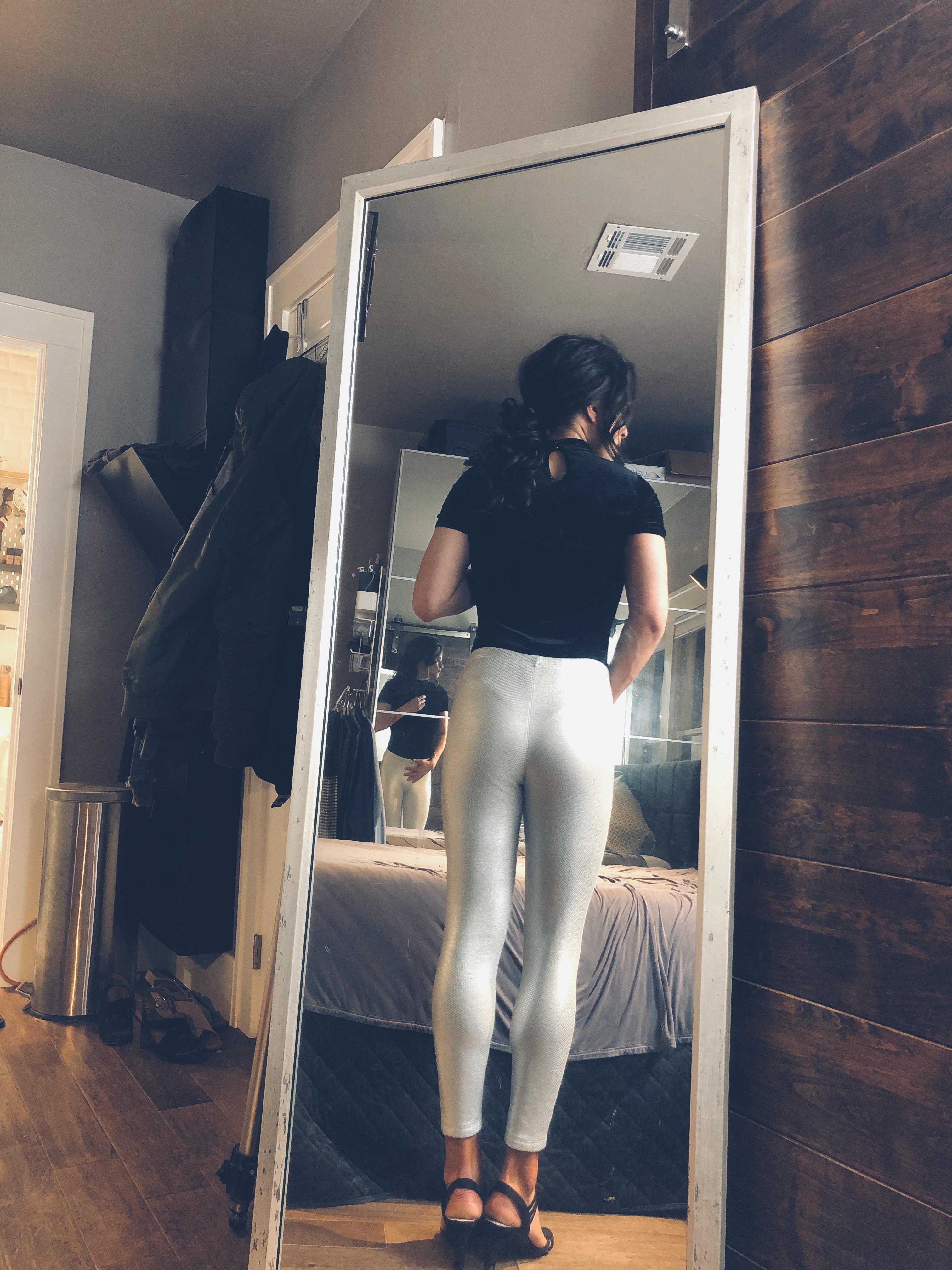 Absolutely slaying the hot mom look. 🍑 ☕️ 🌸 | Scrolller