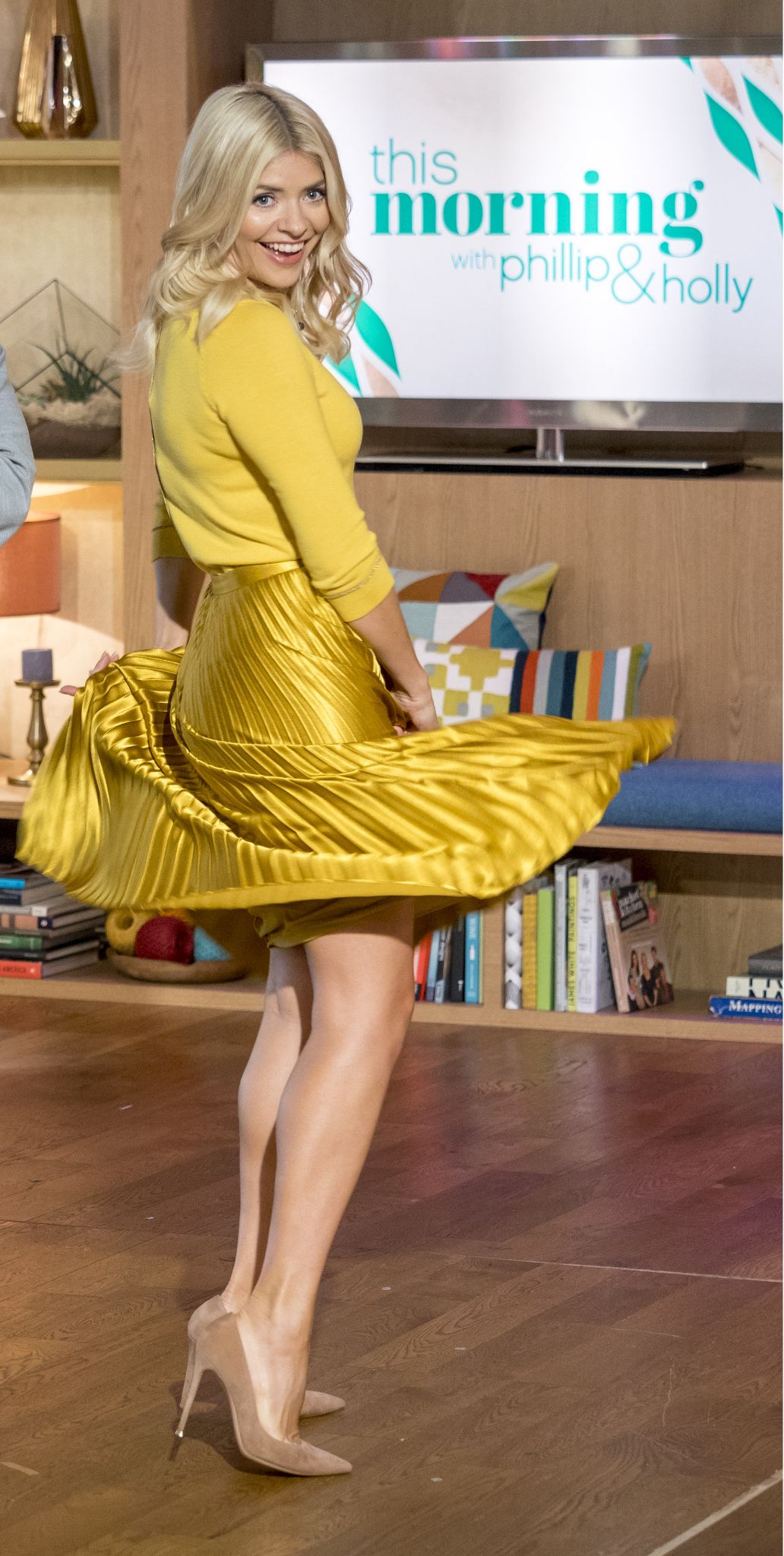 Absolutely Stunning Legs! | Scrolller