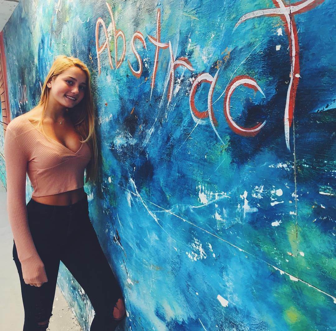 abstract wall | Scrolller