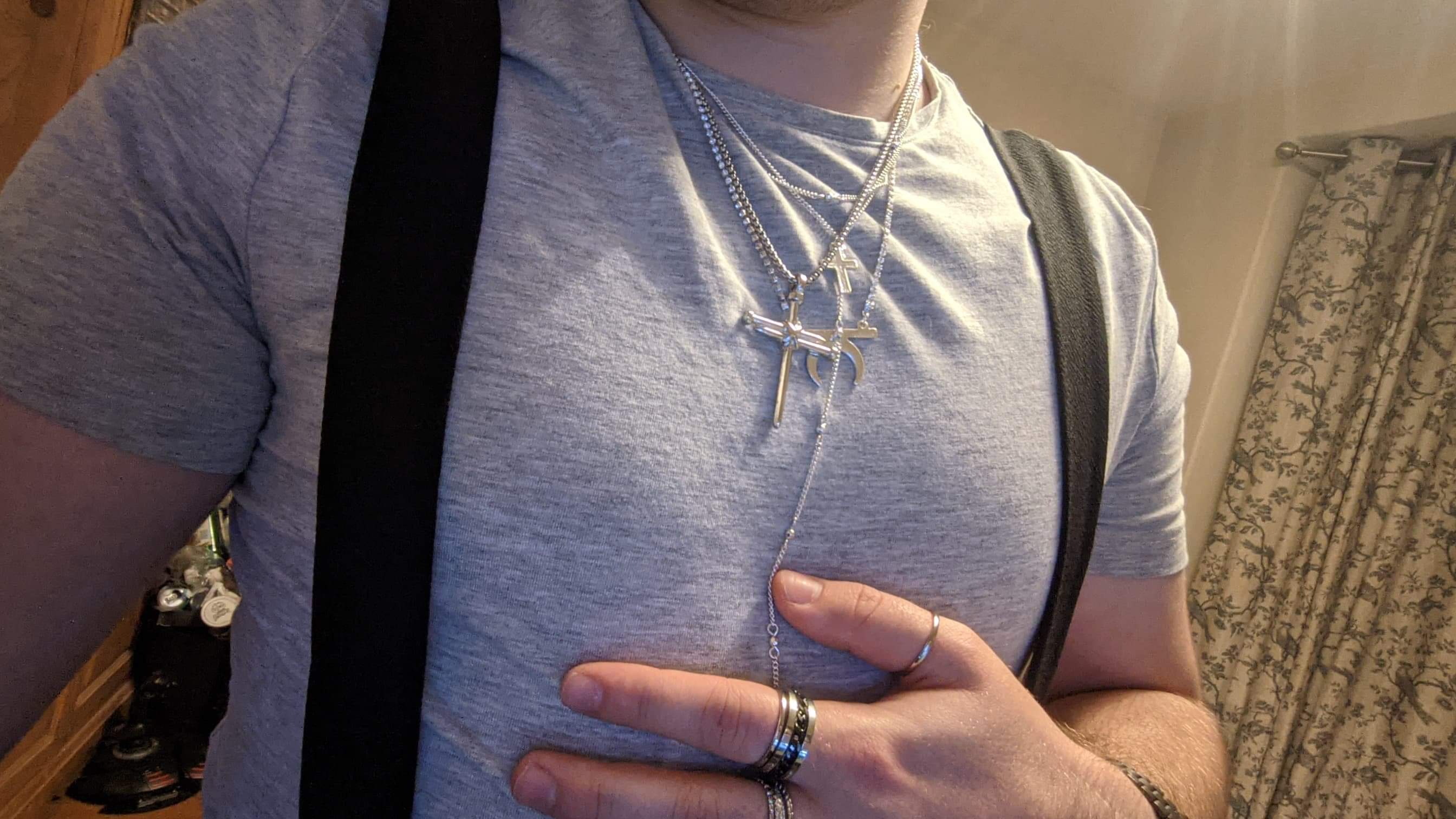 Accessories make me feel so glamorous :') | Scrolller