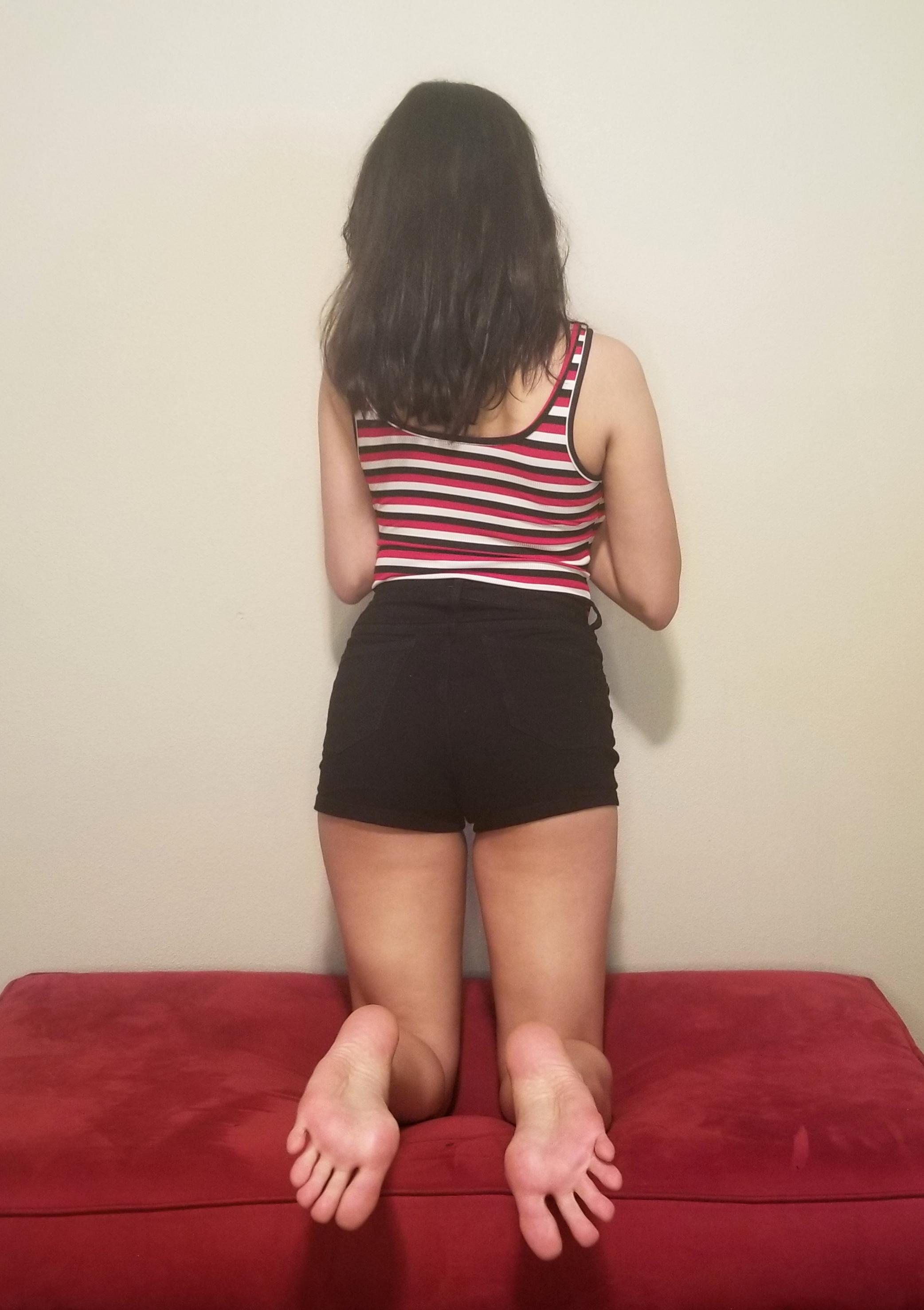 Accidental shot but captures my long toes perfectly. | Scrolller