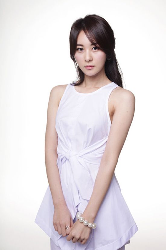 Actress Son Eun-Seo | Scrolller