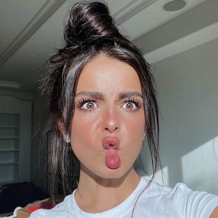 Addison Rae | Scrolller