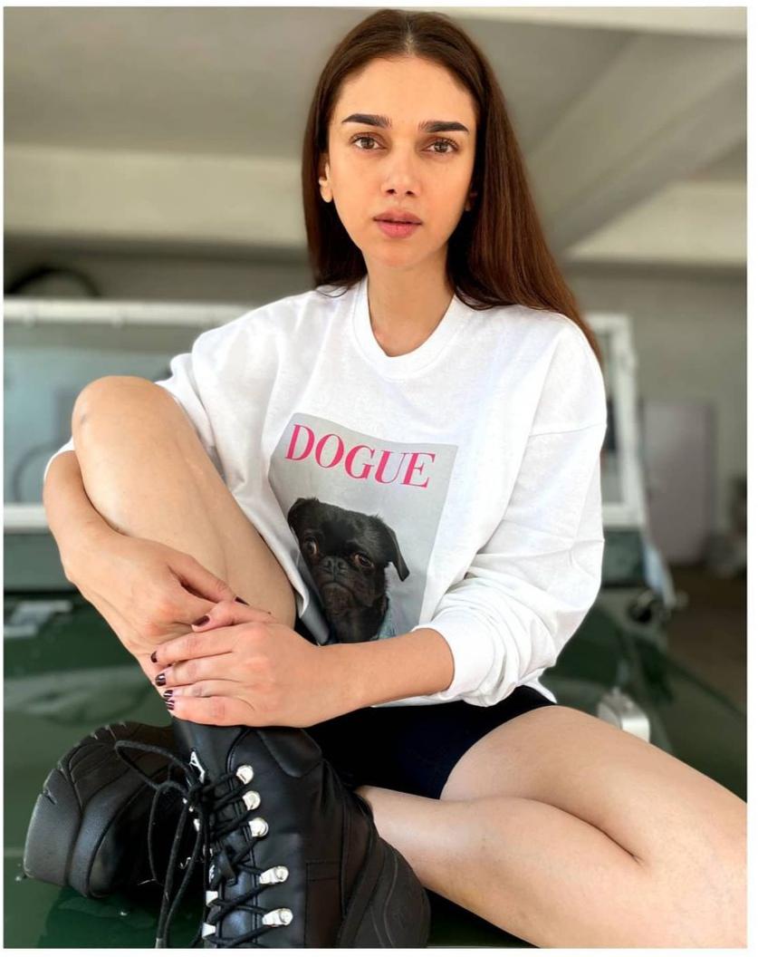 Aditi flaunting her milky pair of thighs 🤤🤤 | Scrolller