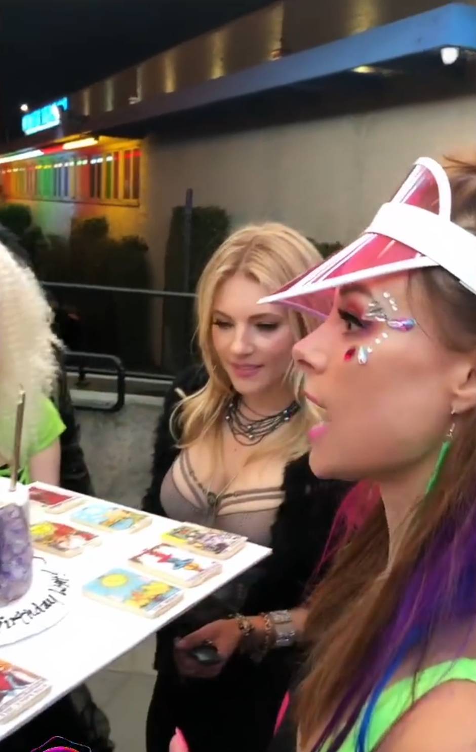 Admiring something here. | Scrolller