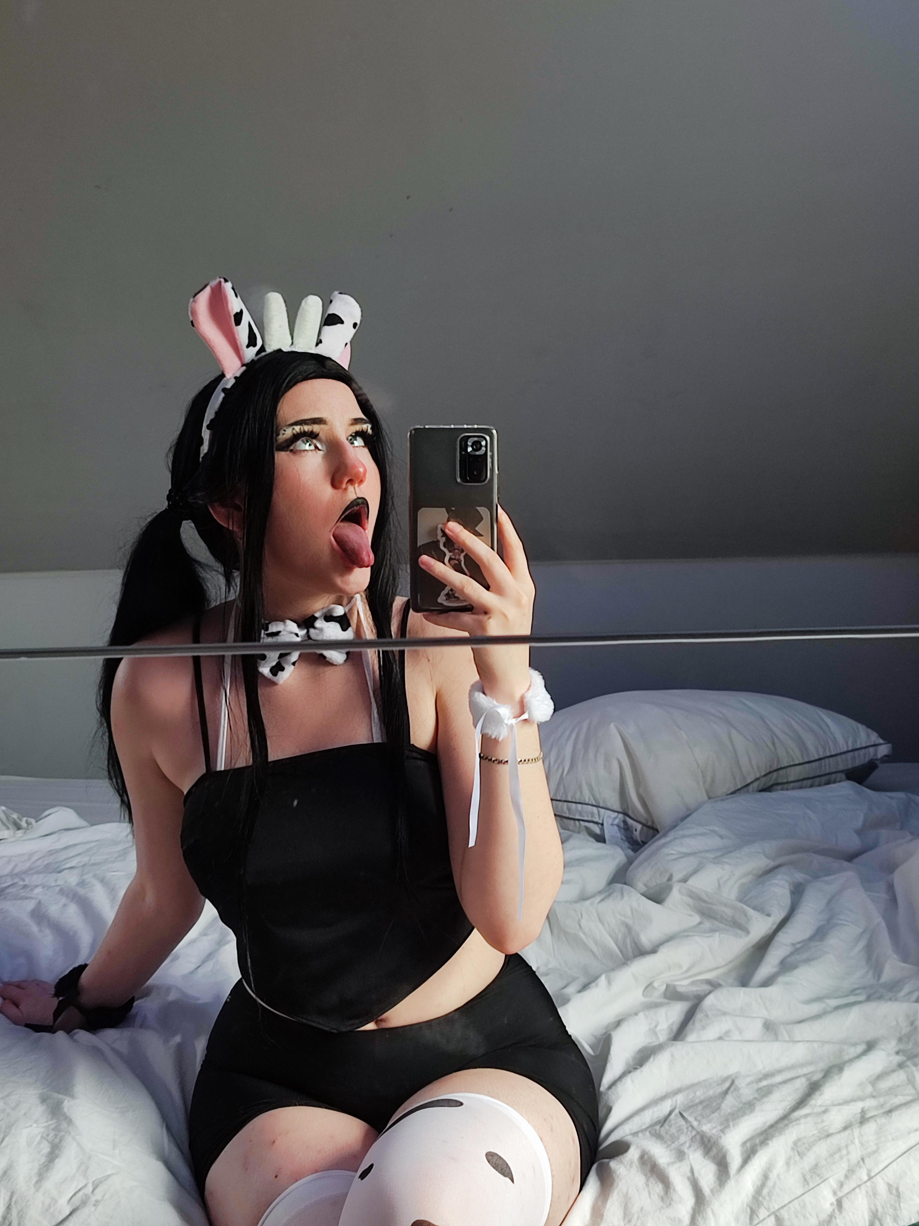 After countless of request.. my first ever ahegao ! How is it? Moo~ | Scrolller