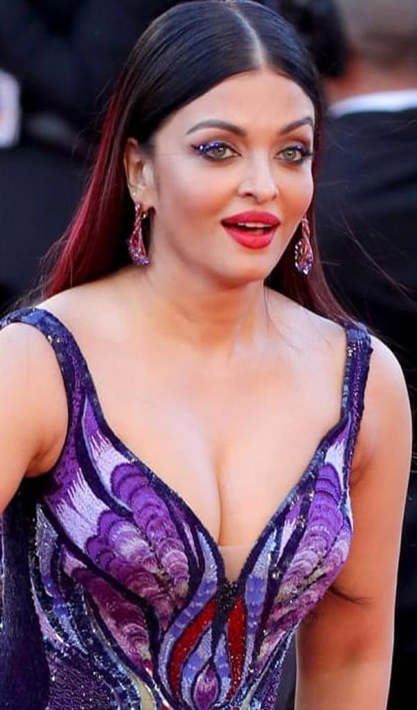Aishwarya Rai Bachchan's big big bags | Scrolller