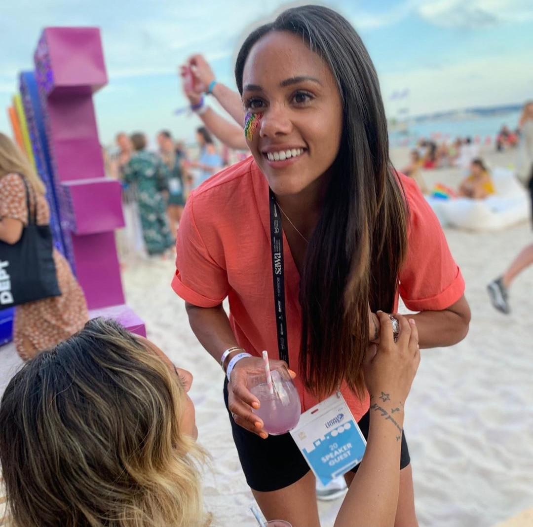 Alex Scott | Scrolller