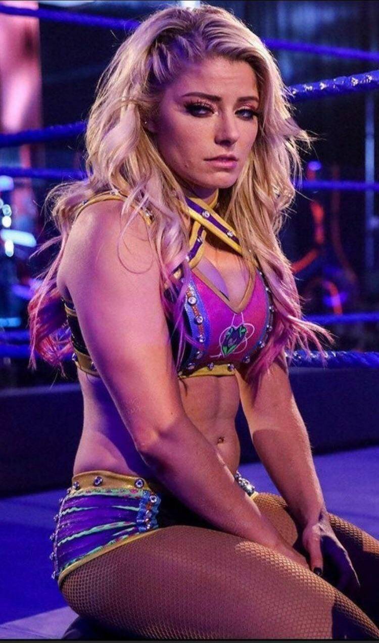 Alexa Bliss thicc body | Scrolller