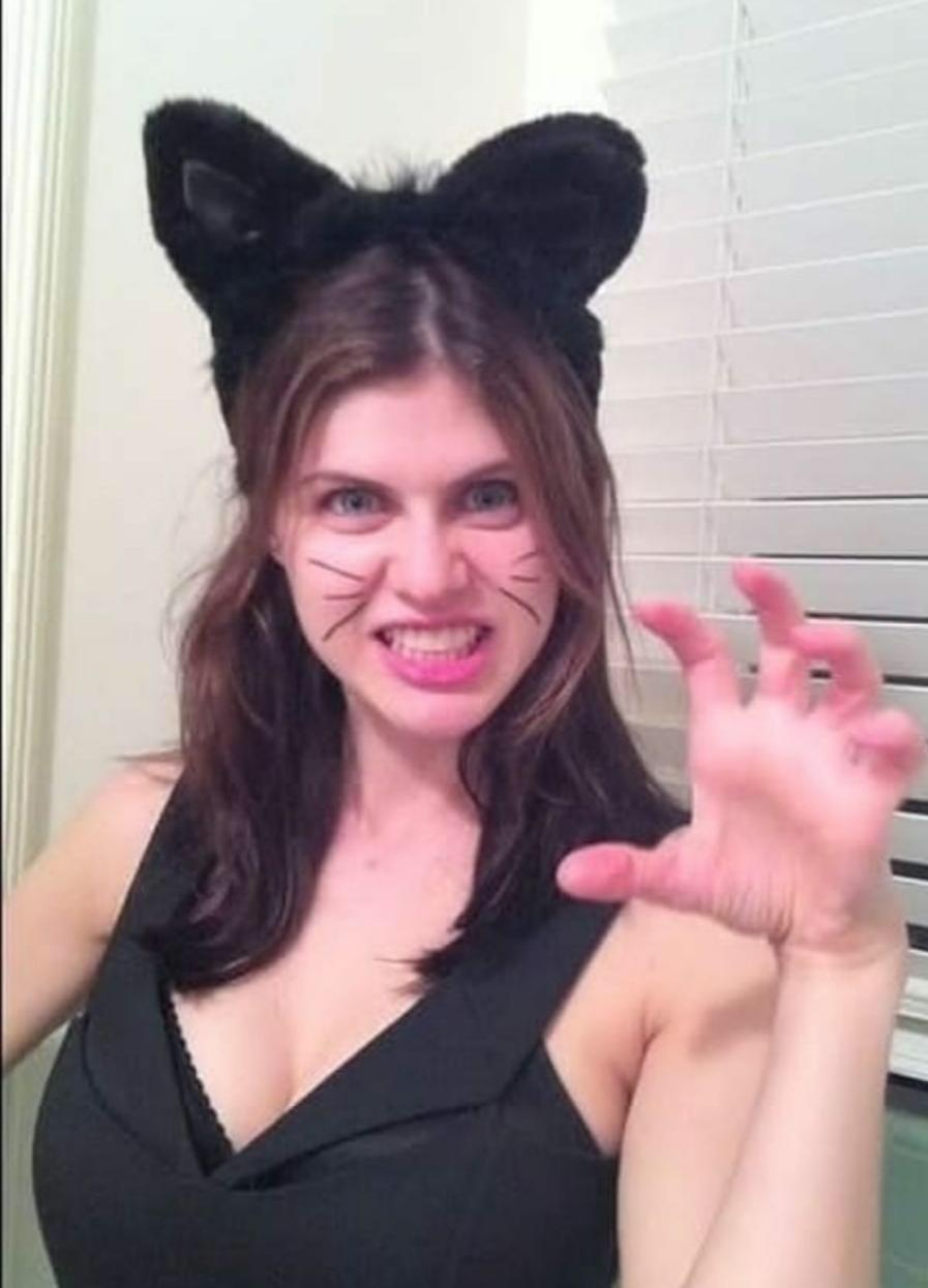 Alexandra Daddario [cat Friday] Scrolller