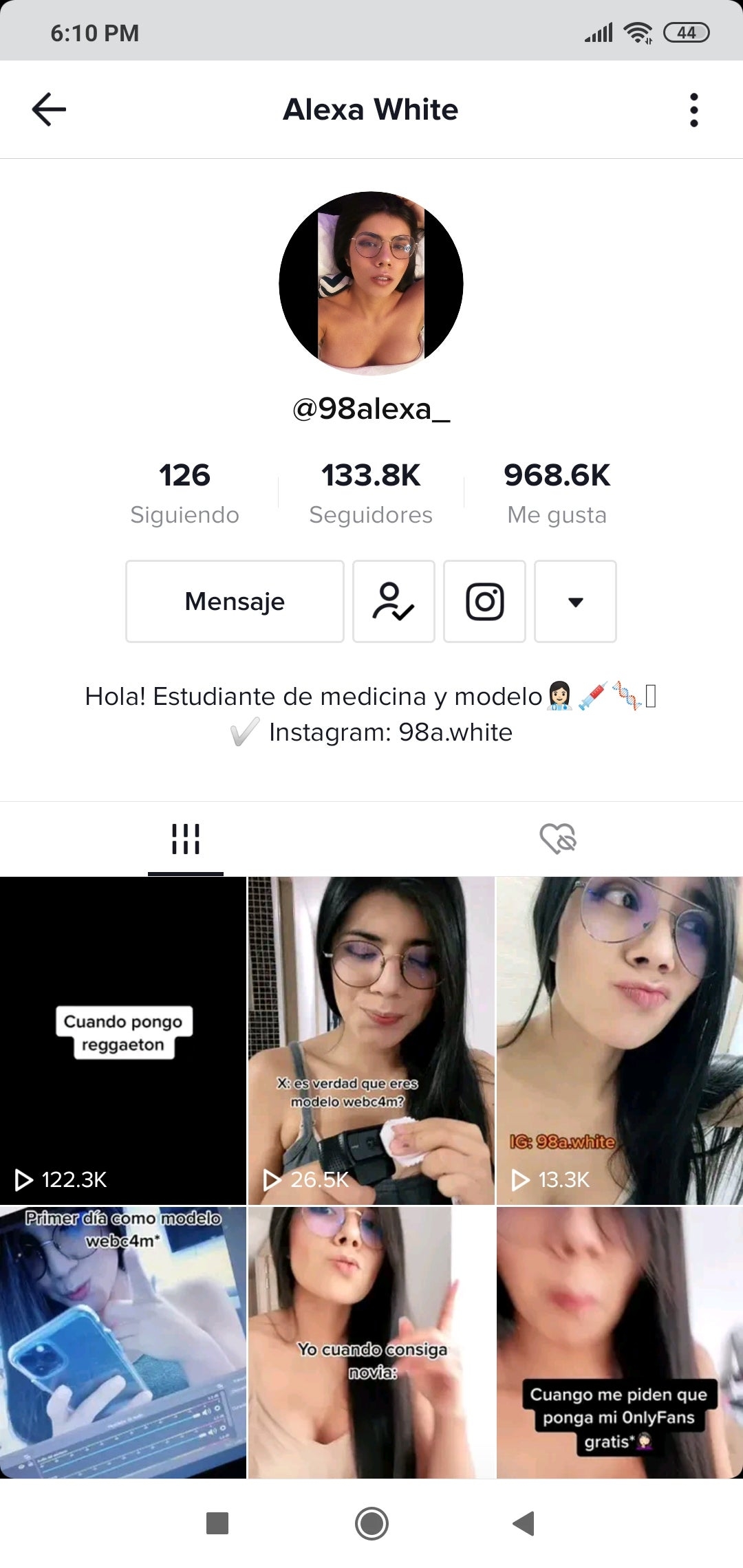 Alguien tiene algo de ella ? | Scrolller