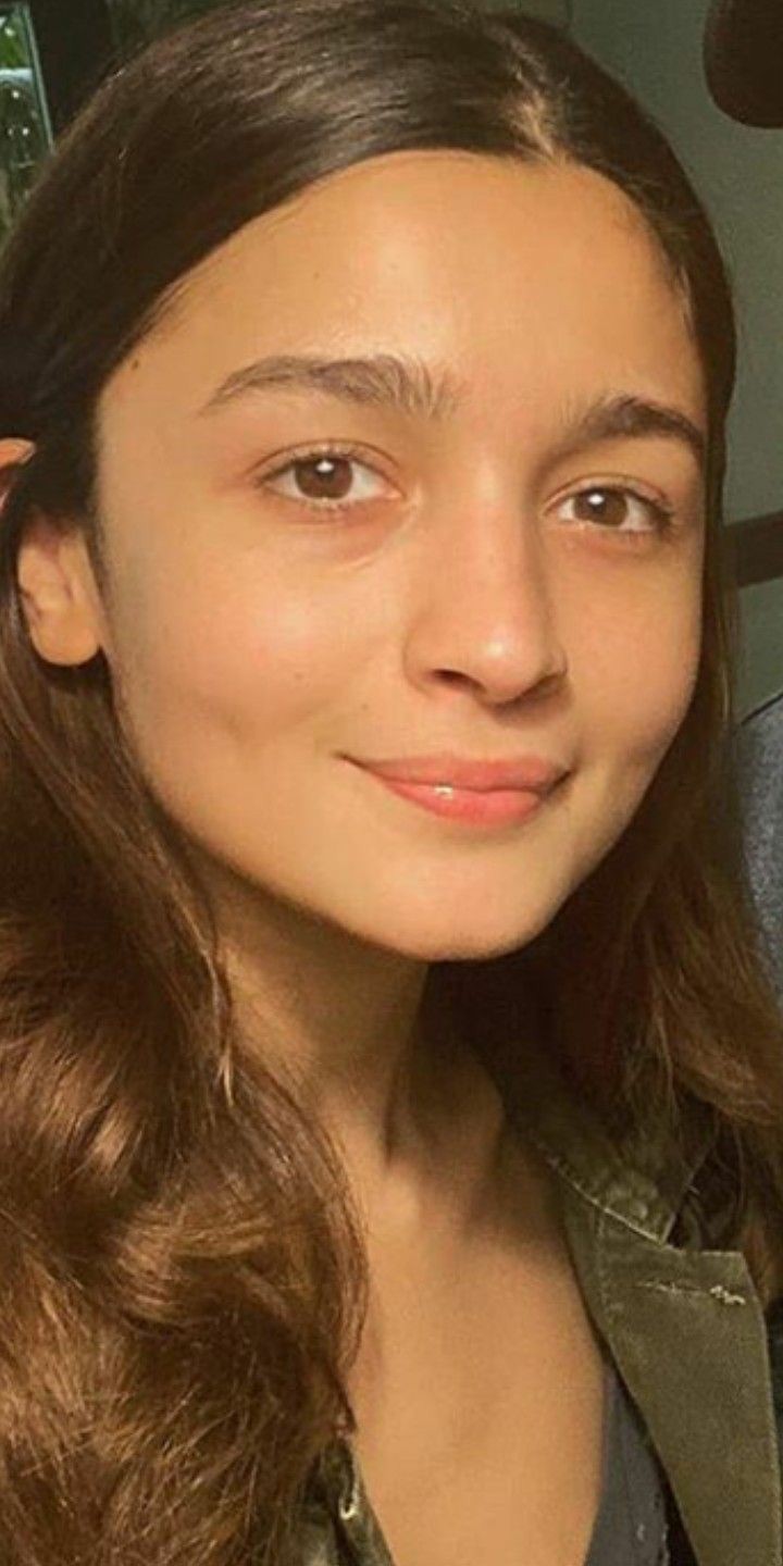 Alia Bhatt damn beautiful | Scrolller