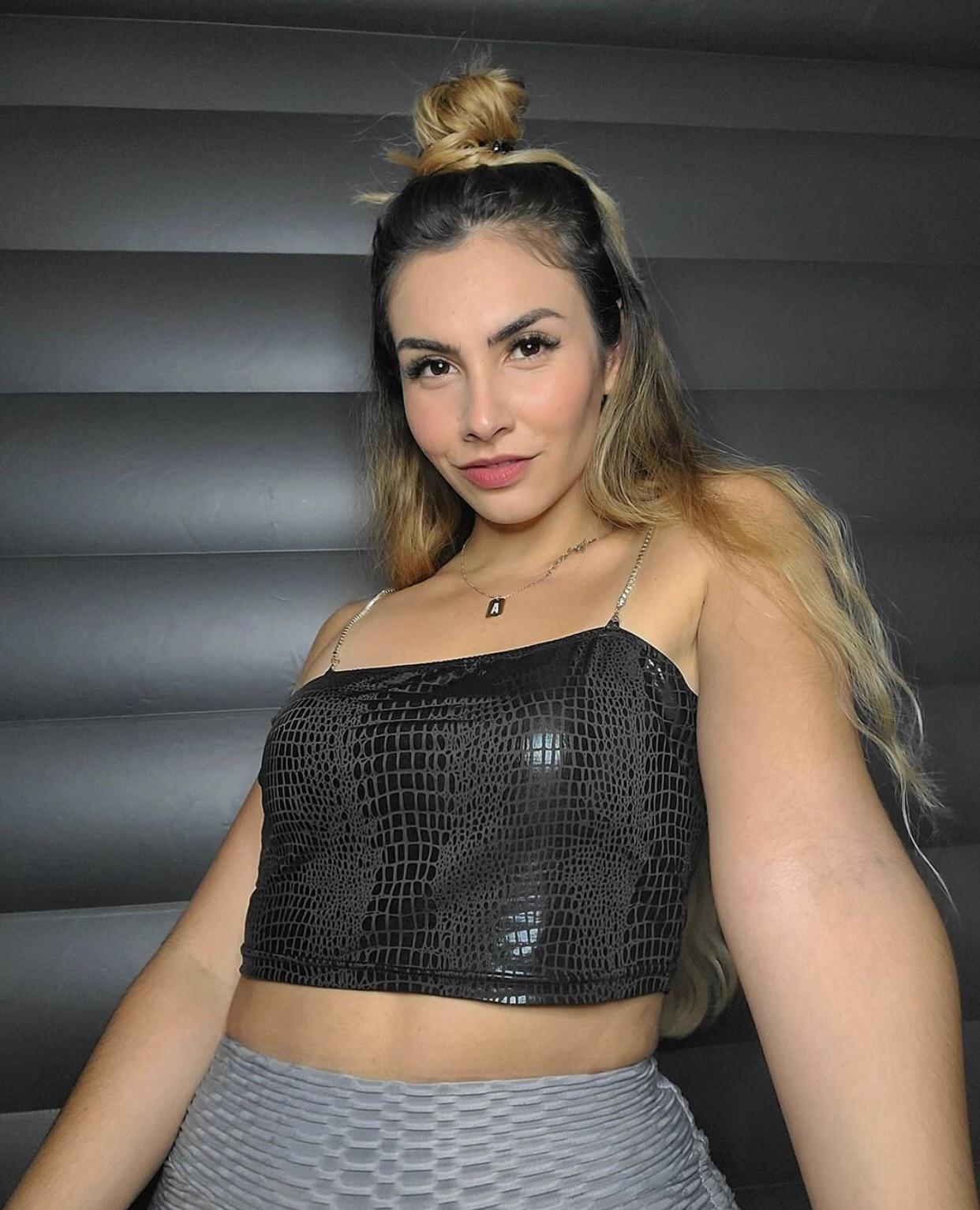 Alicia Atout | Scrolller