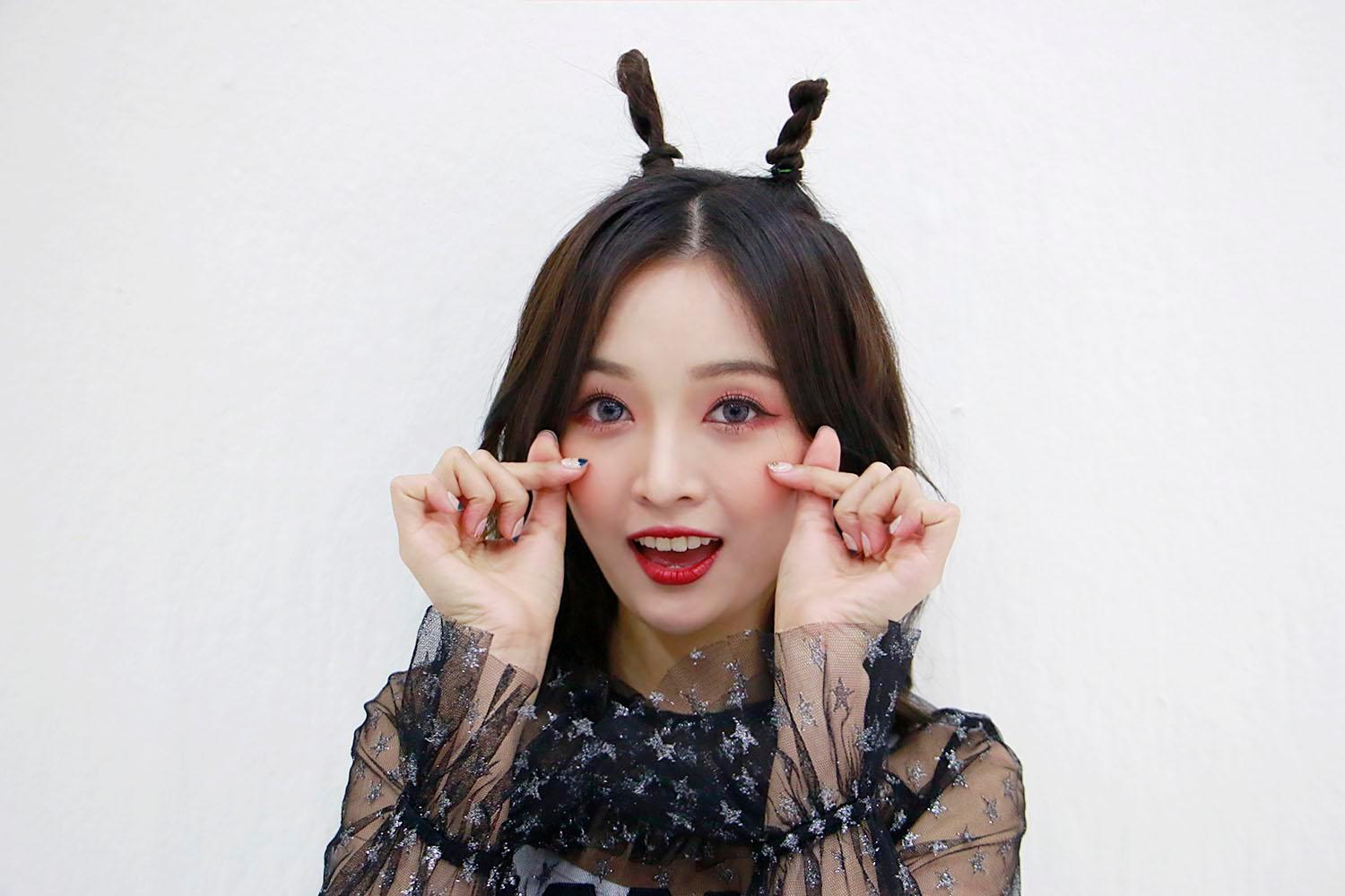 Alien Yi | Scrolller