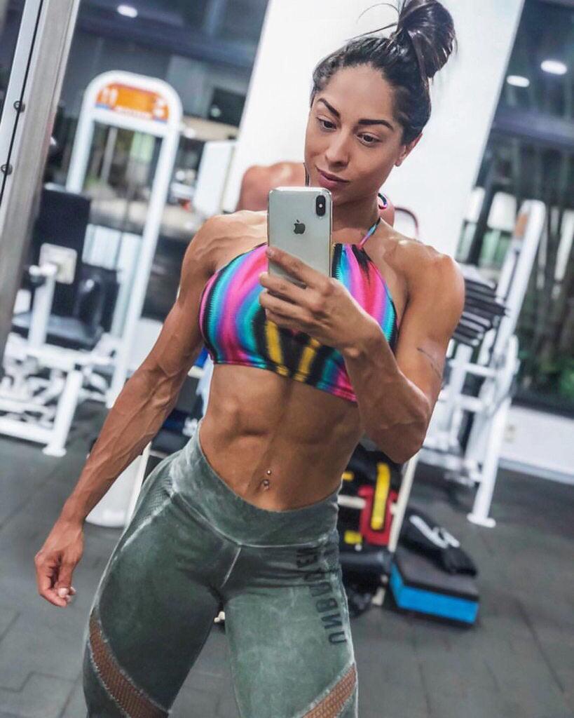 aline machado | Scrolller