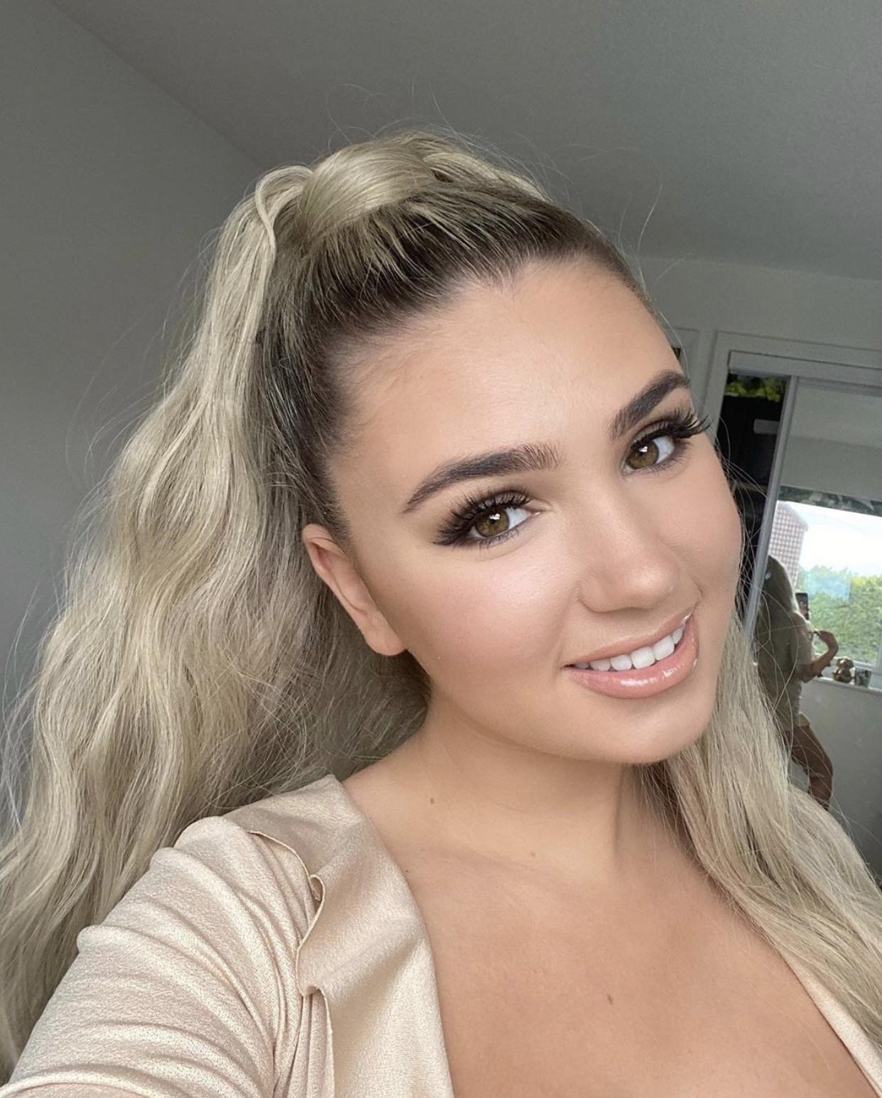 All smiles | Scrolller