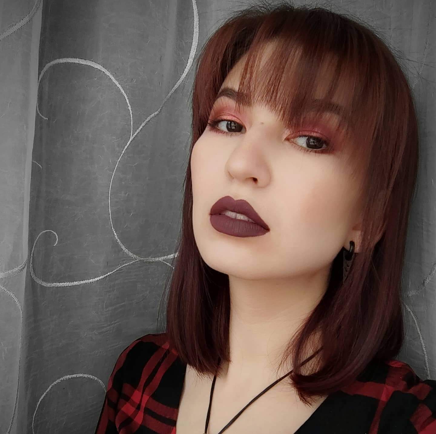 Alt hottie friend | Scrolller