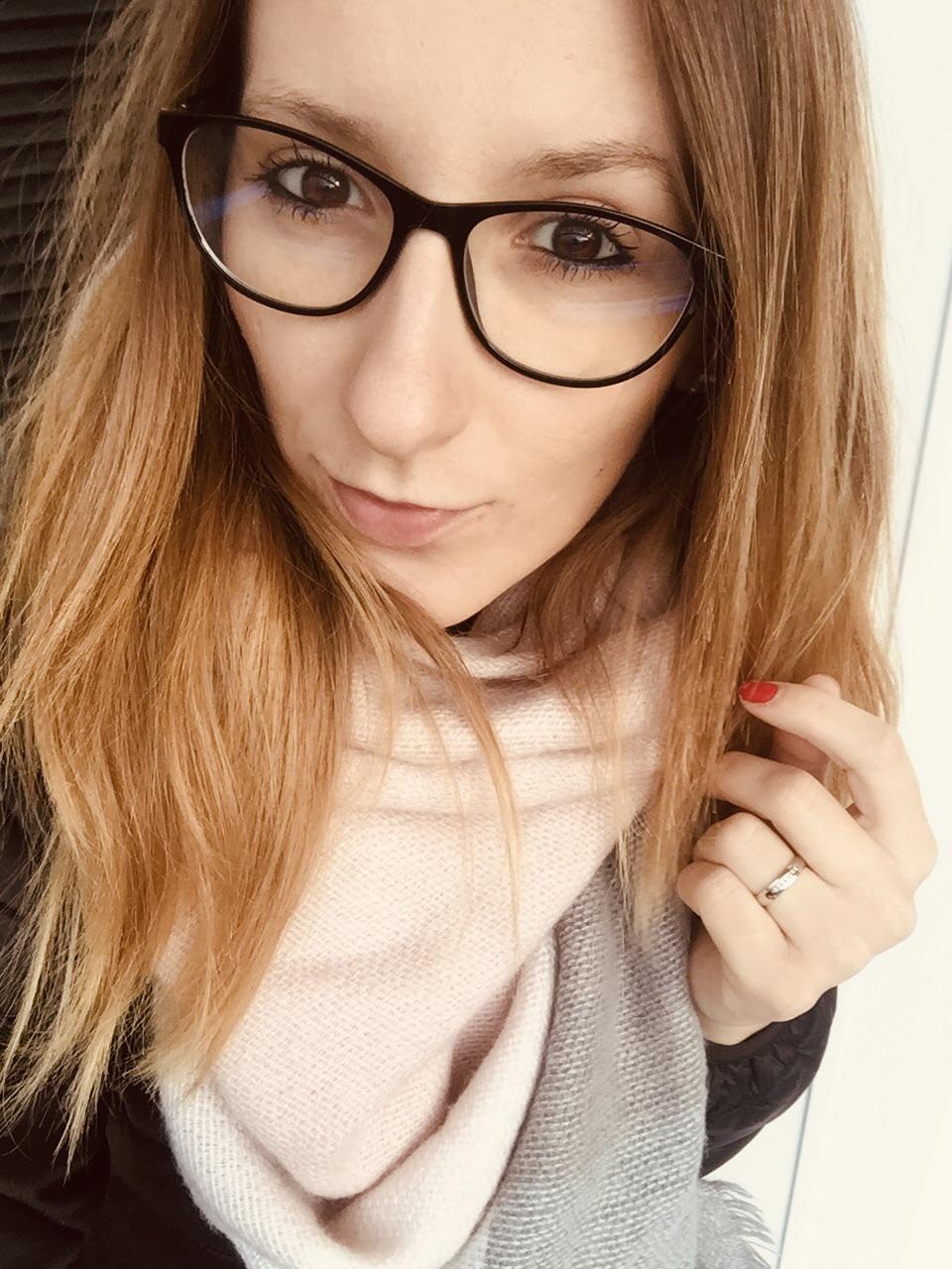 Am I hot with the glasses? F26 | Scrolller