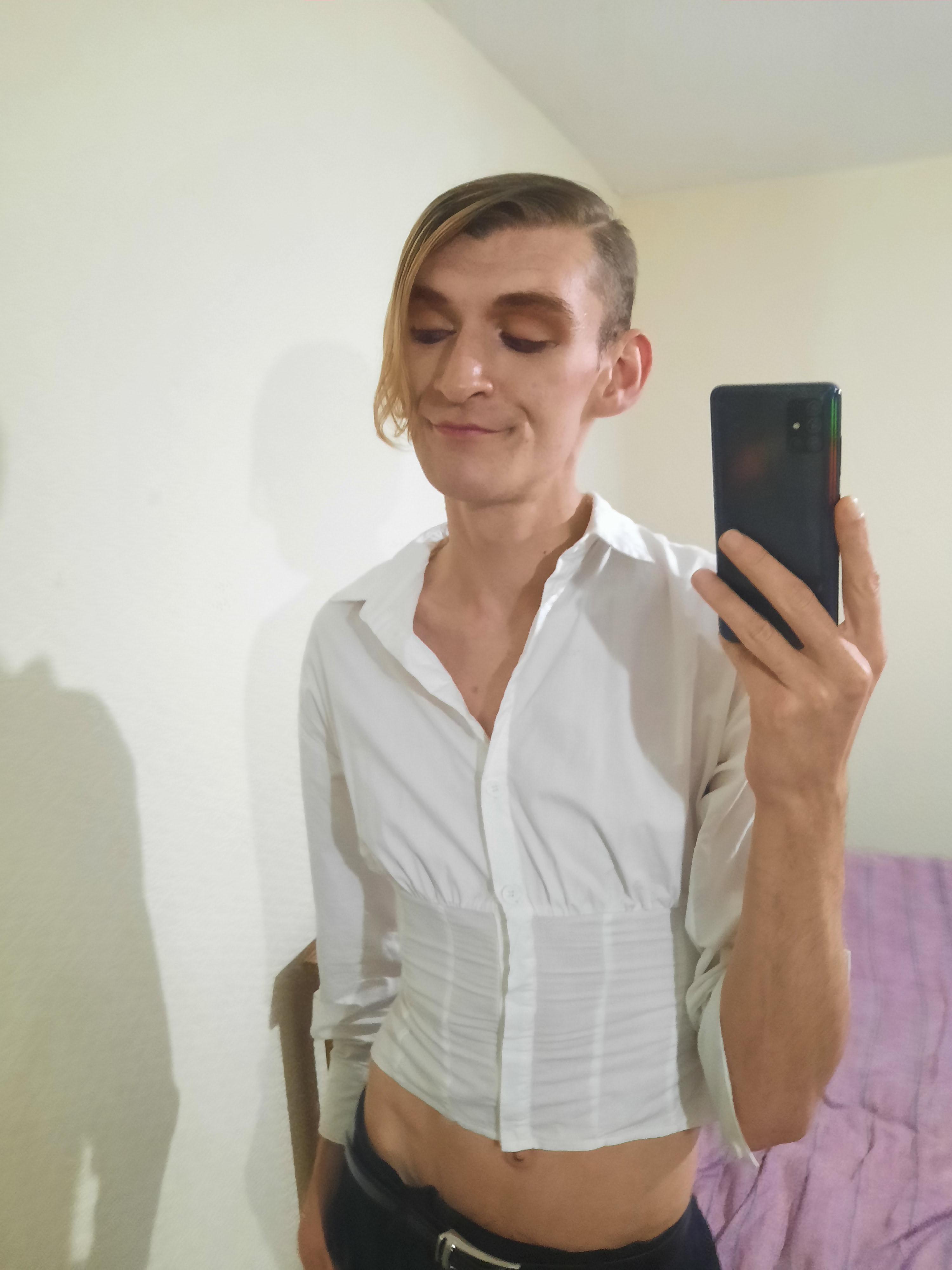 Am I pretty? | Scrolller