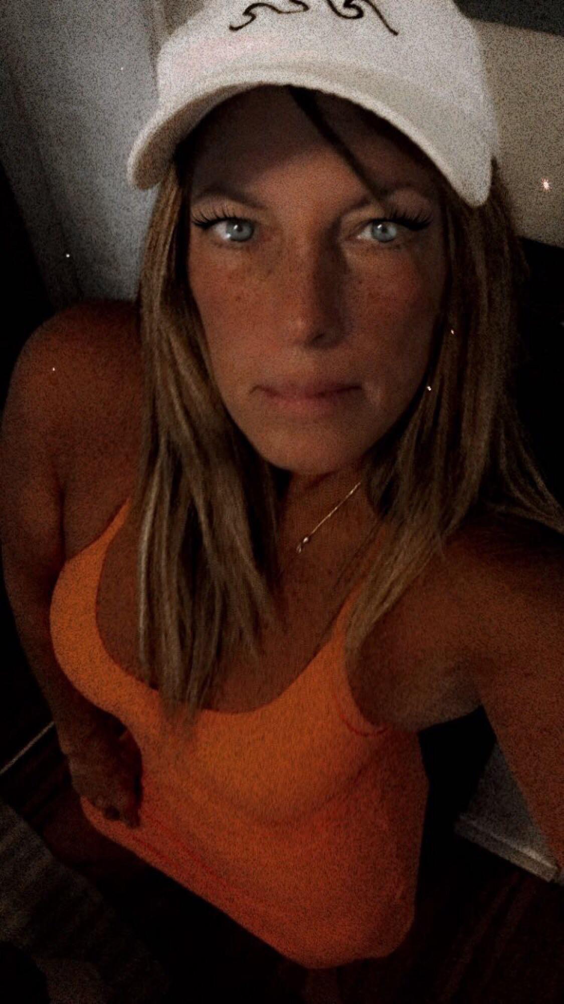 Am I the milf you dreamed of having next door | Scrolller