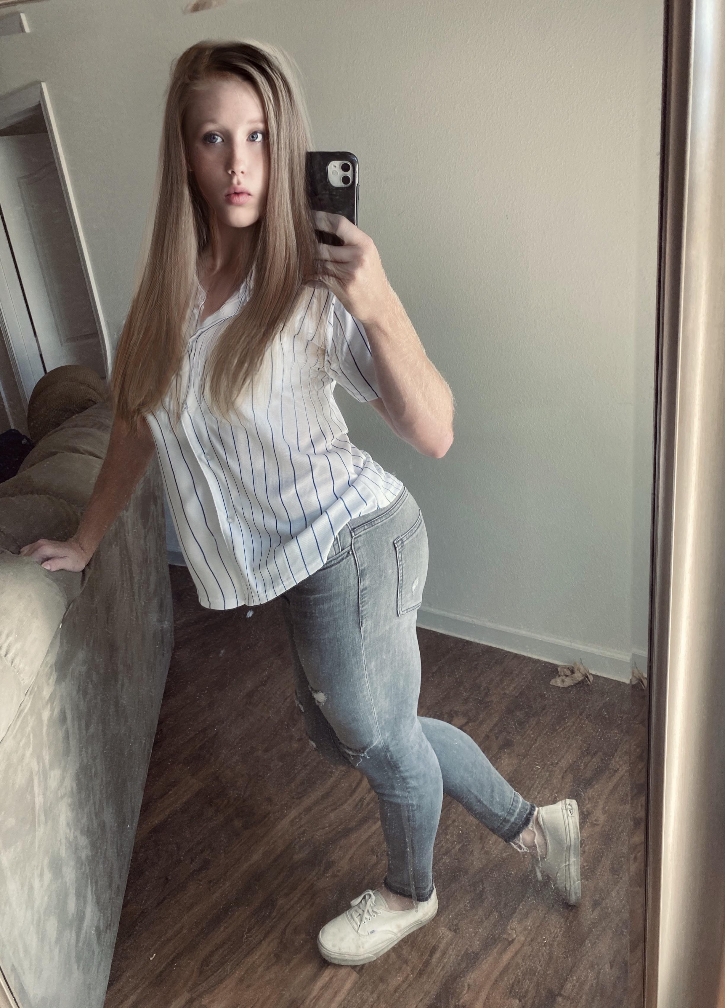 Am I thicc enough for you Daddy 🥺 | Scrolller