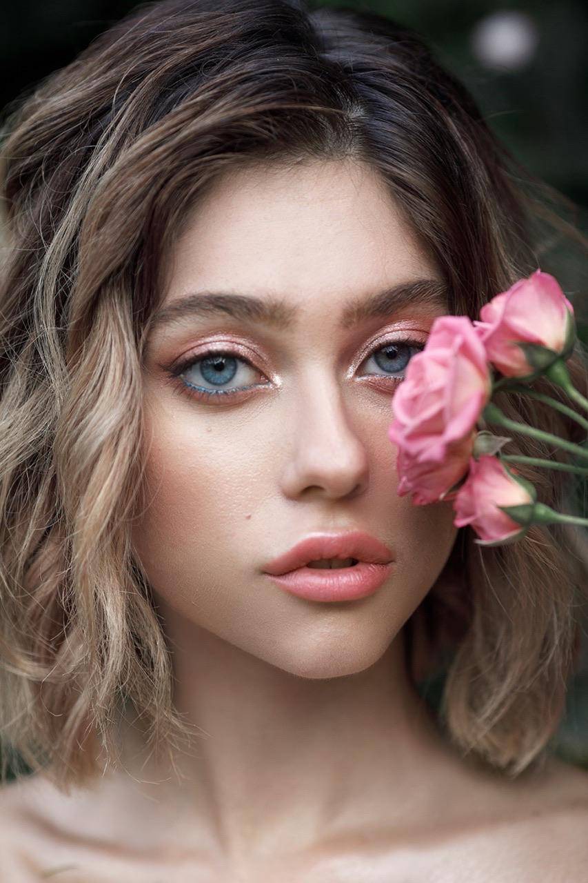 Amalia Li | Scrolller