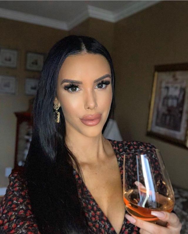 Amanda Bridget | Scrolller